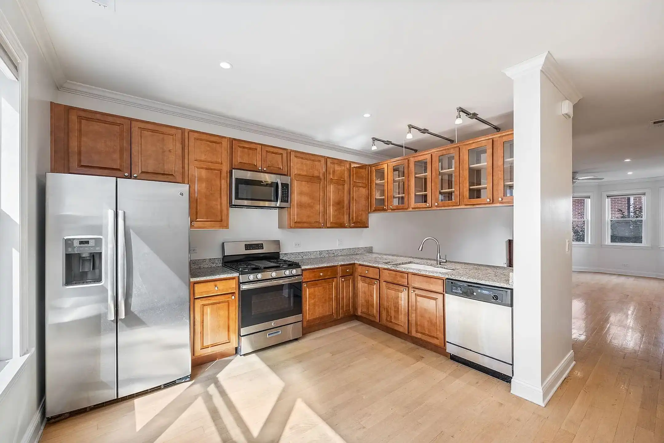 Beverly Place - 10230 S Hale Ave - Chicago, IL | Rent.