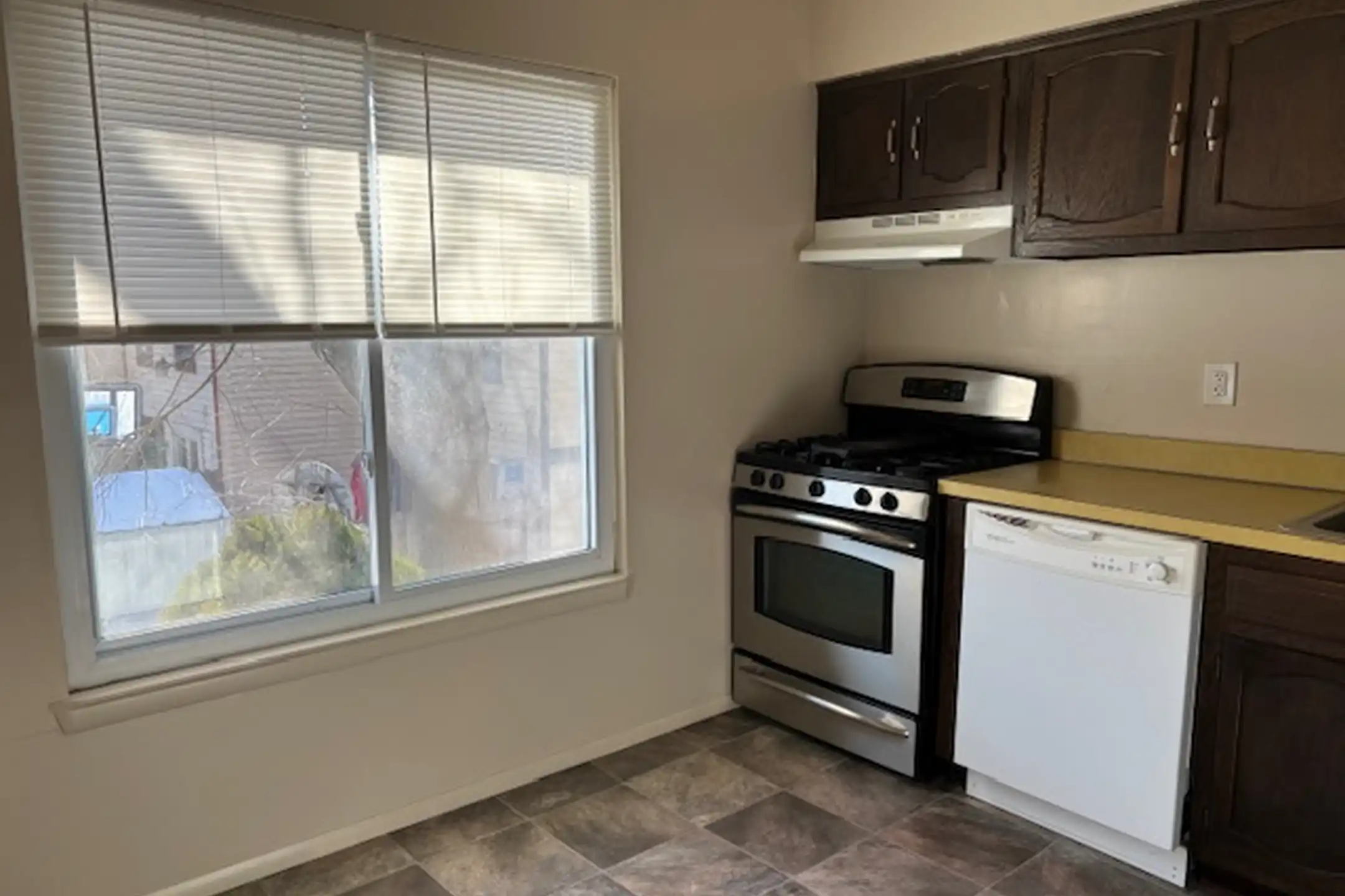 32 Chelsea Cir - Clementon, NJ | Rent.