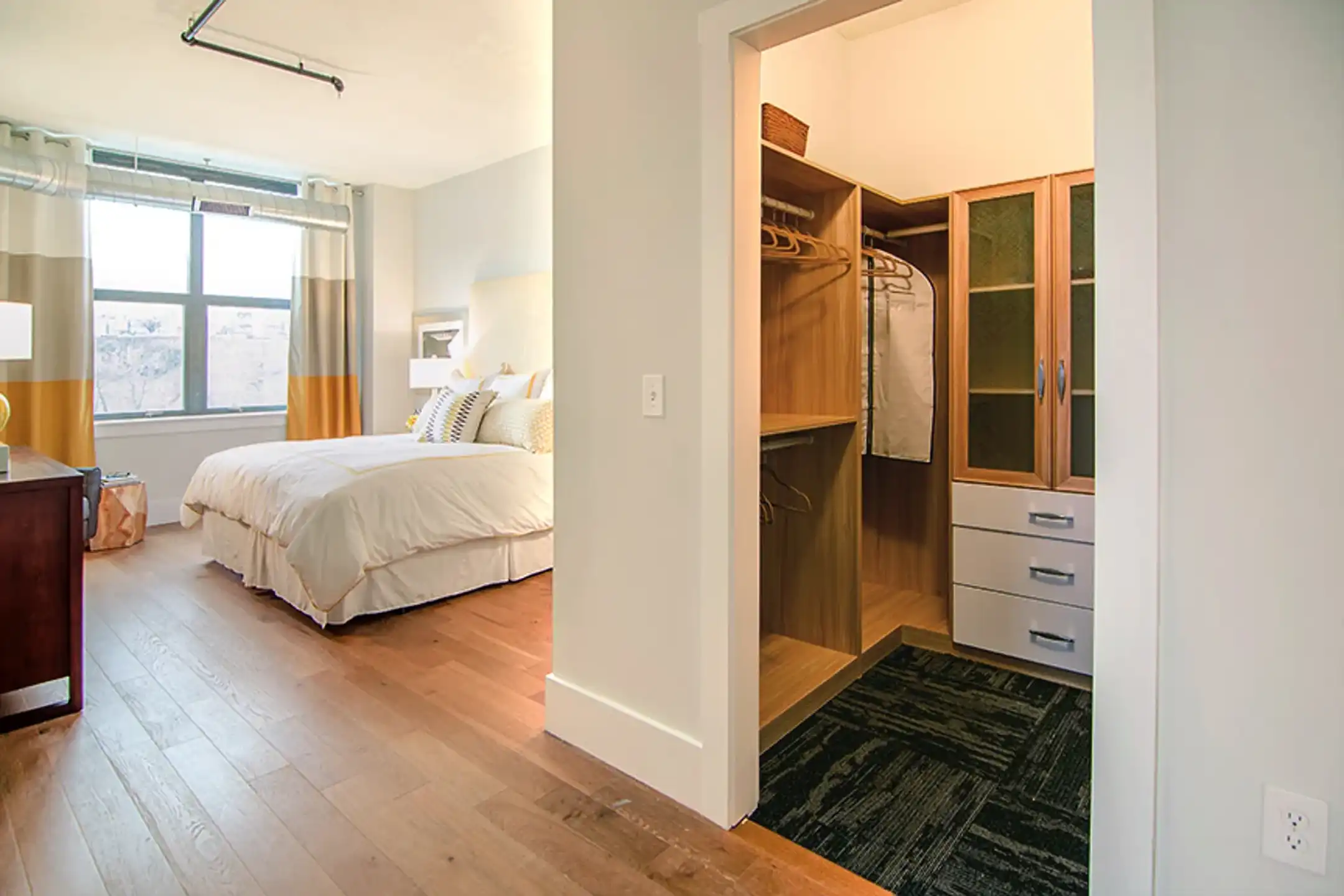 Cast Iron Lofts - 300 Coles St - Jersey City, NJ | Rent.