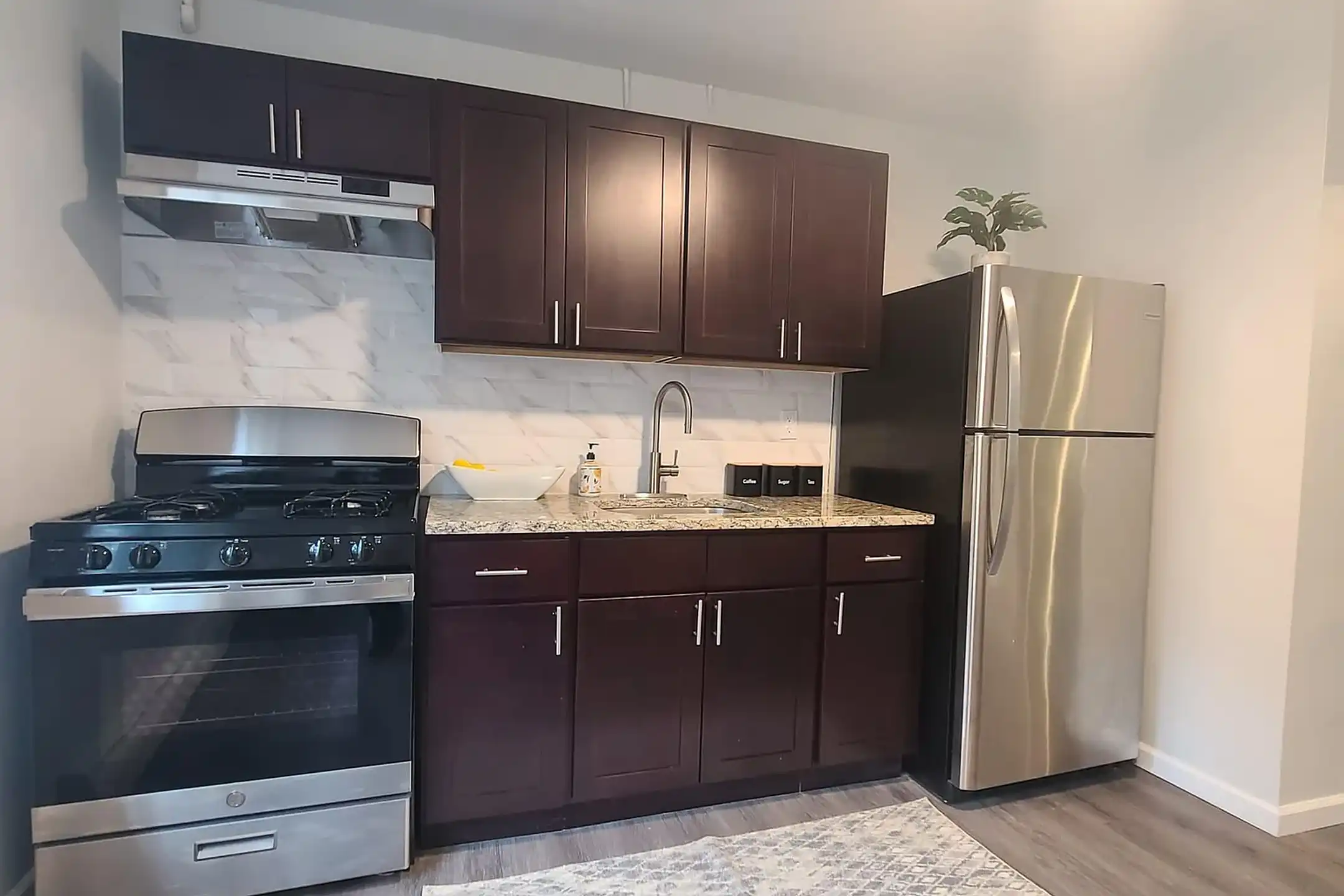 Ravine Manor Apartments - 11 Fredwood Pl - Matawan, NJ | Rent.