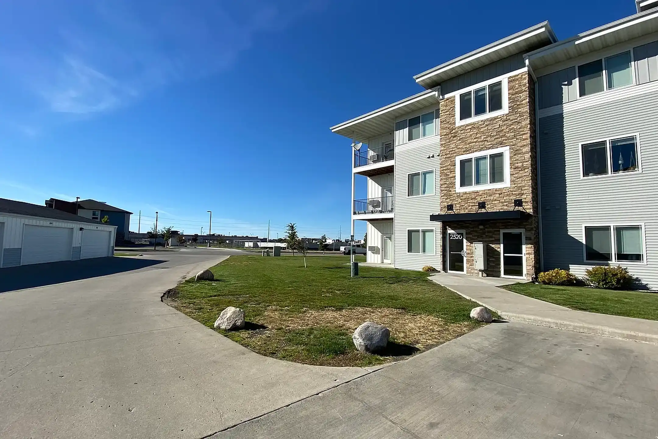 Amber Pointe Apartments - 5400 Amber Valley Pkwy S - Fargo, ND | Rent.