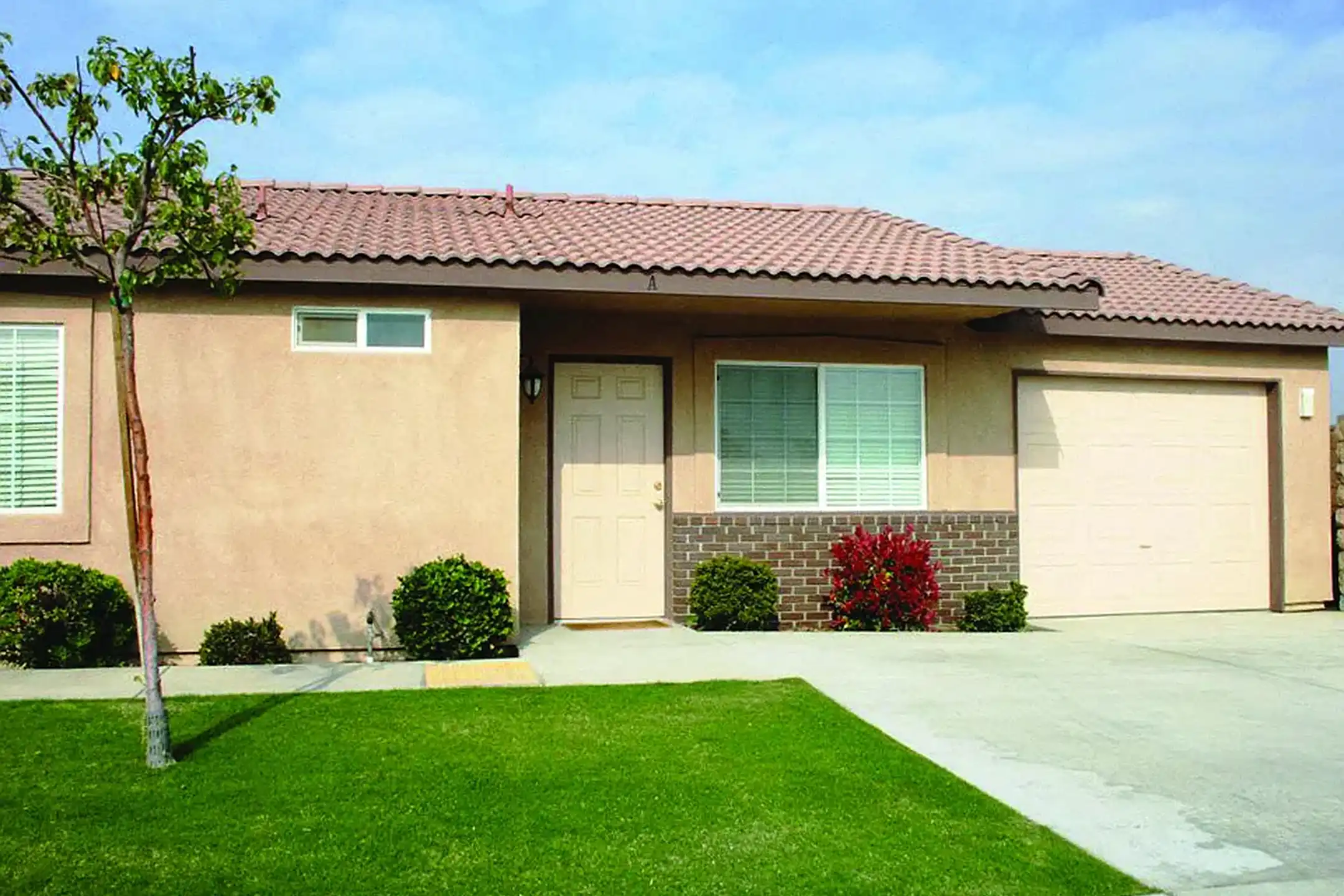 Tyner Ranch Townhomes - 4819 La Posta St - Bakersfield, CA | Rent.