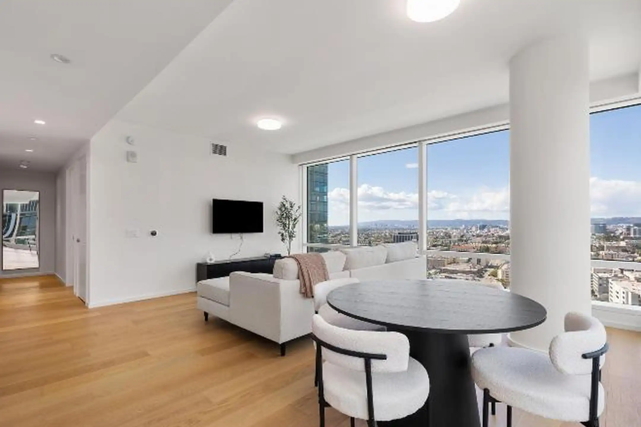 877 Francisco St - Los Angeles, CA | Rent.