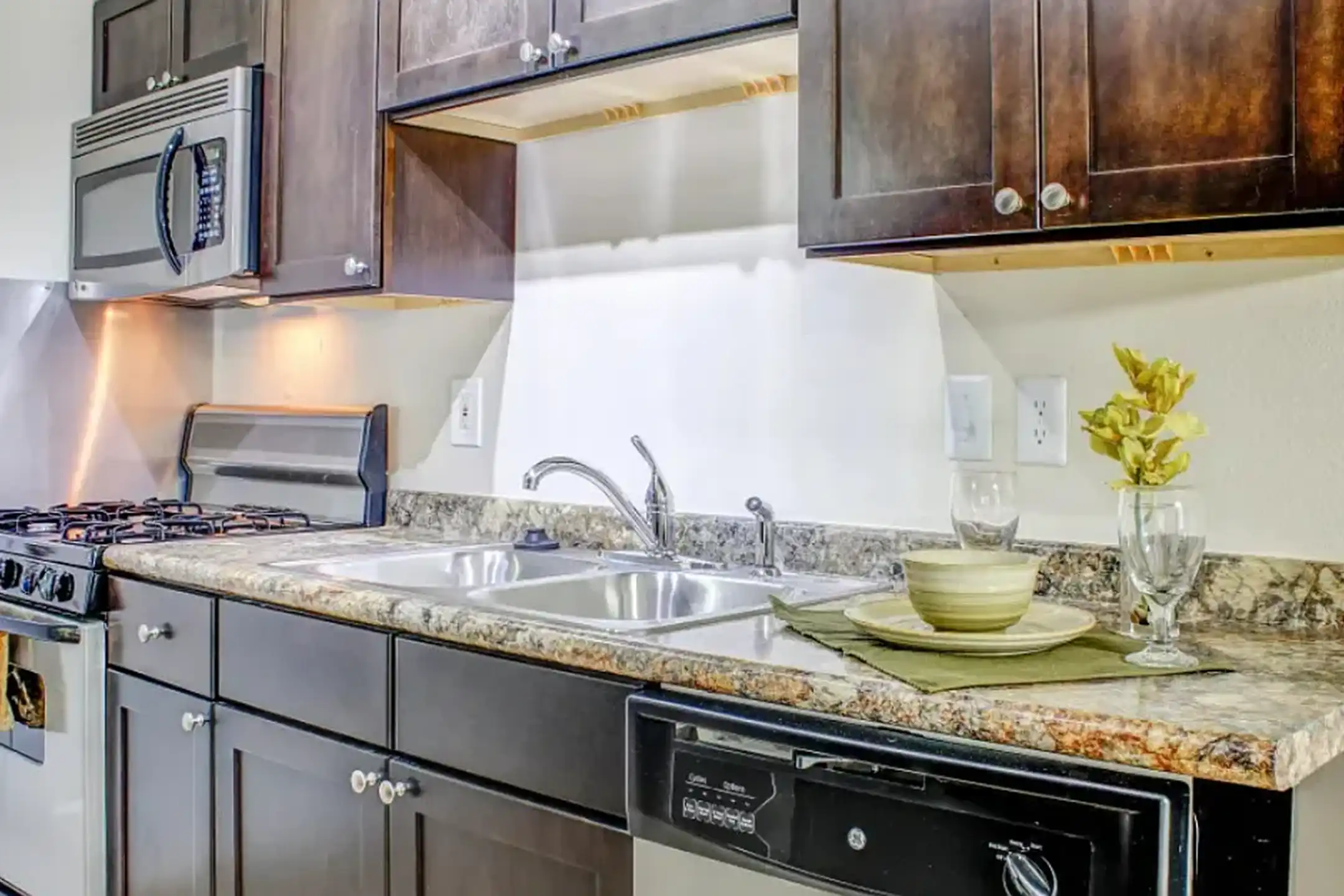 Meridian Bay Apartment Homes - 2900 Fox Lair Dr - Woodbridge, VA | Rent.