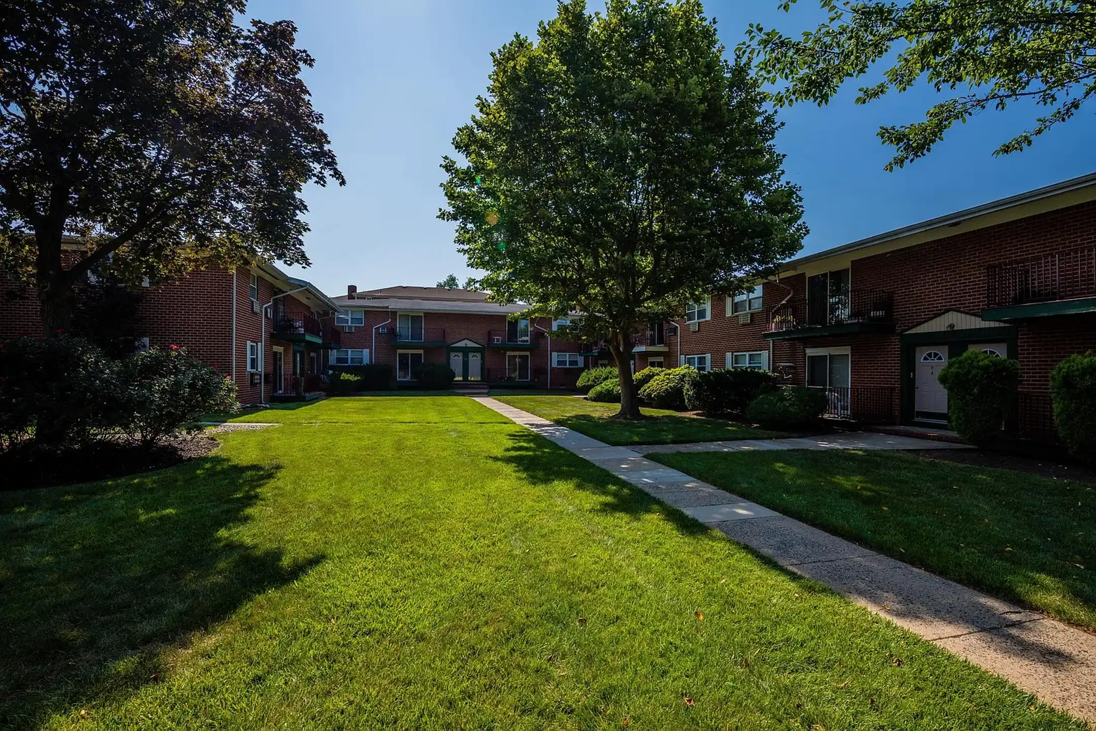 Meadow View Apartments - 327 Crowells Rd - Highland Park, NJ | Rent.