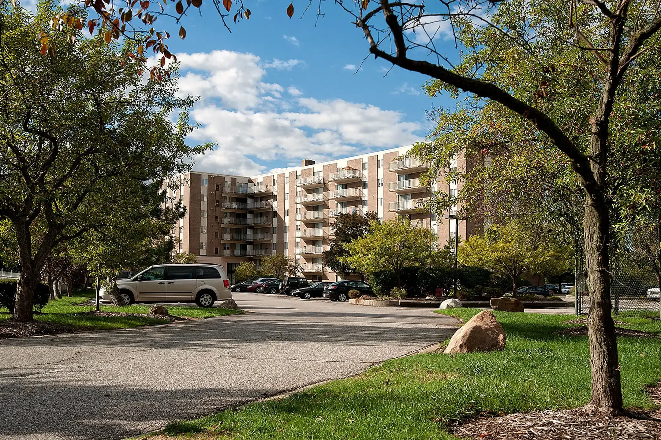 Rockside Park Towers - 25400 Rockside Rd - Bedford Heights, OH | Rent.