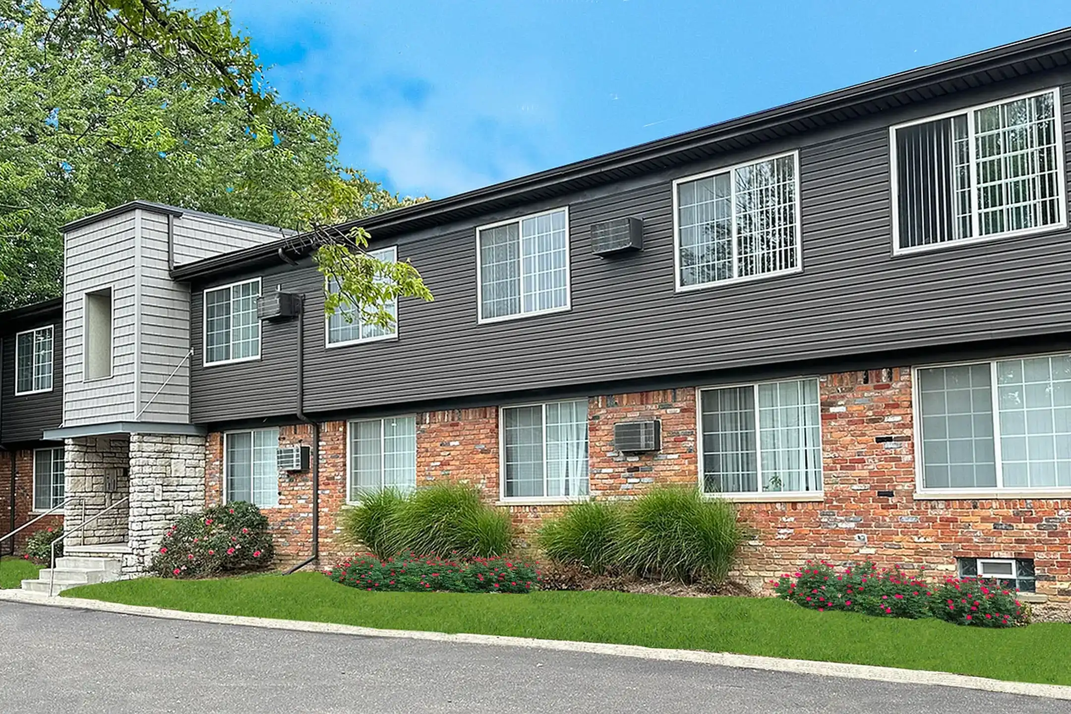 Metropolitan Oxford Flats - 2580 Oxford Rd - Berkley, MI | Rent.