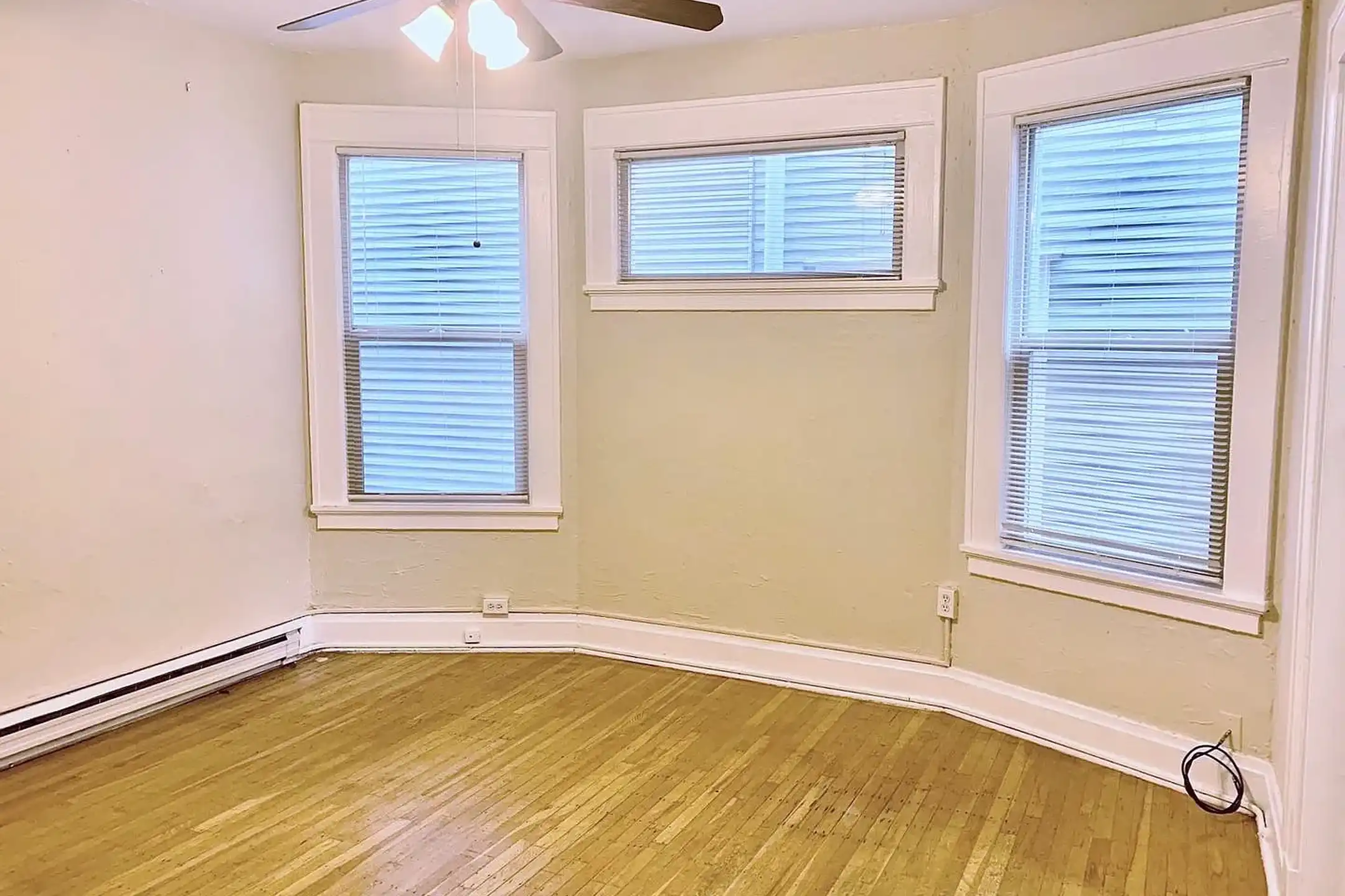 Rialto Court Apartments - Vintage Beauty in Capitol Hill - 1729 ...