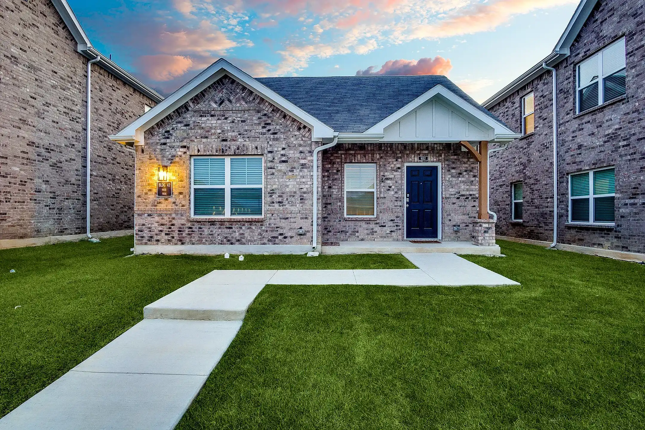 Cottages at Summer Creek - 5401 Barlean Rnch - Fort Worth, TX | Rent.