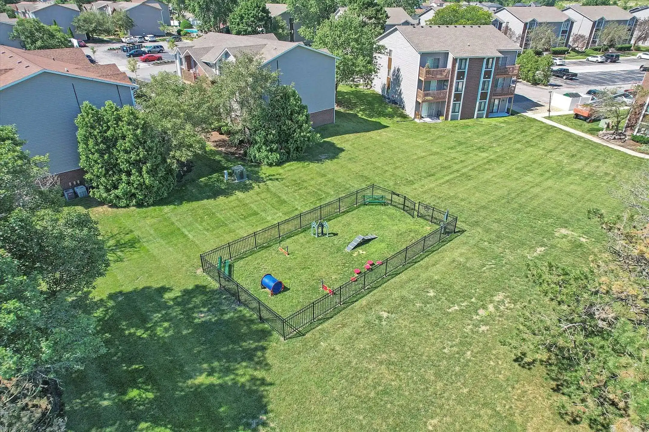 Whitcomb Terrace Apartments - 3944 W 77th Pl - Merrillville, IN | Rent.