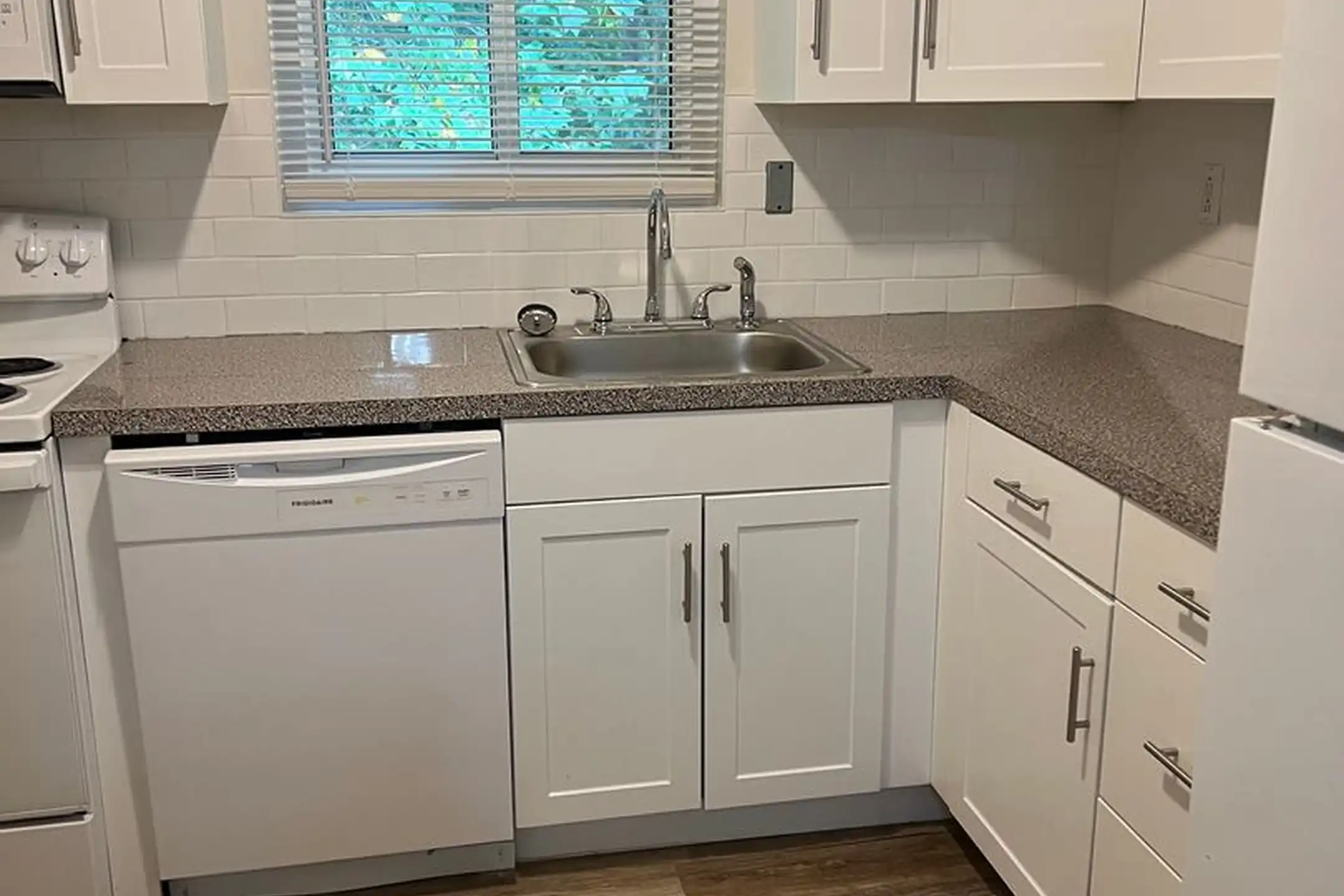 700 Cherry Tree Rd unit 00 - J-12 - Aston, PA | Rent.