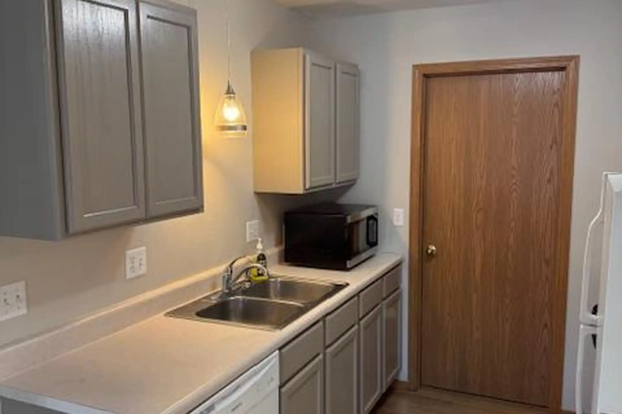 233 E Eagle Cir - Clever, MO | Rent.