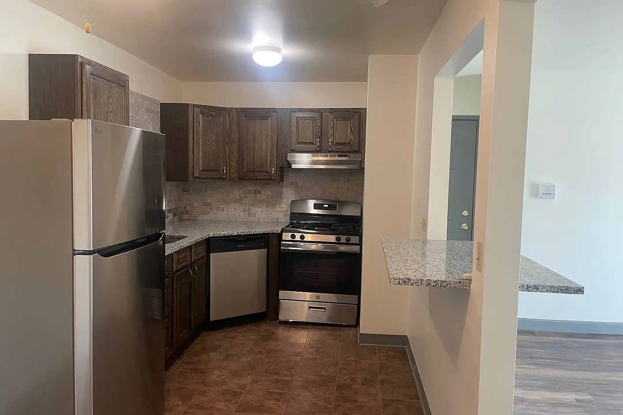 Willow Run Apartments - 2433 Ingalls Ave - Crest Hill, IL | Rent.