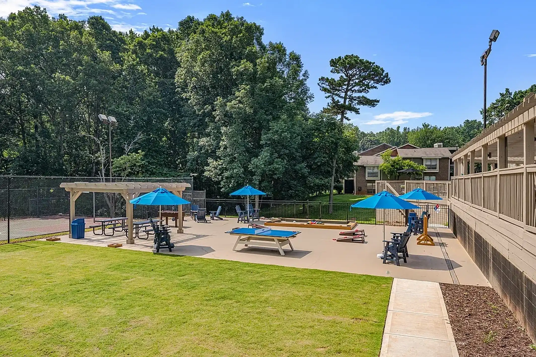 The Retreat at Lake Johnson Apartments - 3201 Walnut Creek Pkwy ...