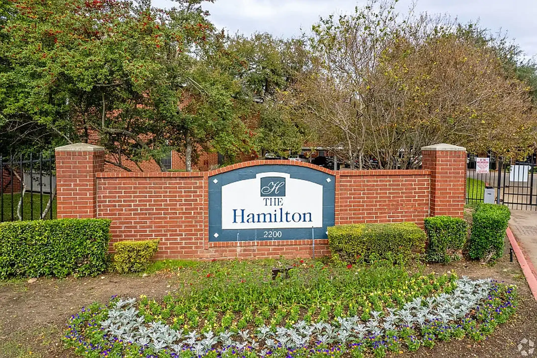 The Hamilton Apartments - 2200 Panther Trl - Austin, TX | Rent.