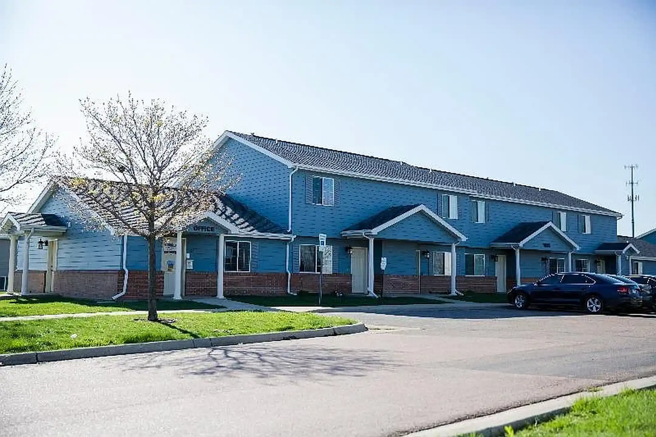 South Ridge Apartments & Townhomes - 1625 E Northstar Ln - Sioux Falls ...