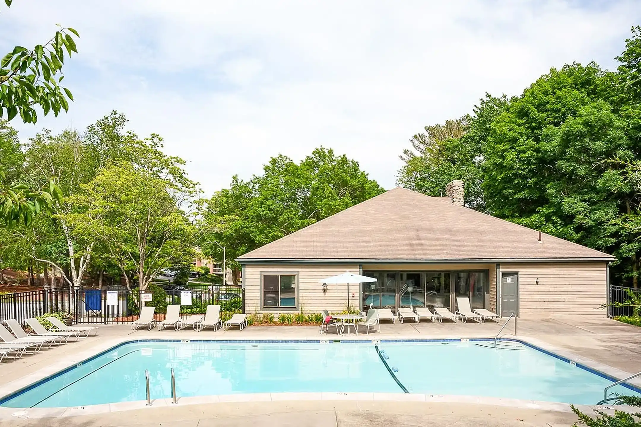 Stone Run East - 8 Old Stone Way - Weymouth, MA | Rent.