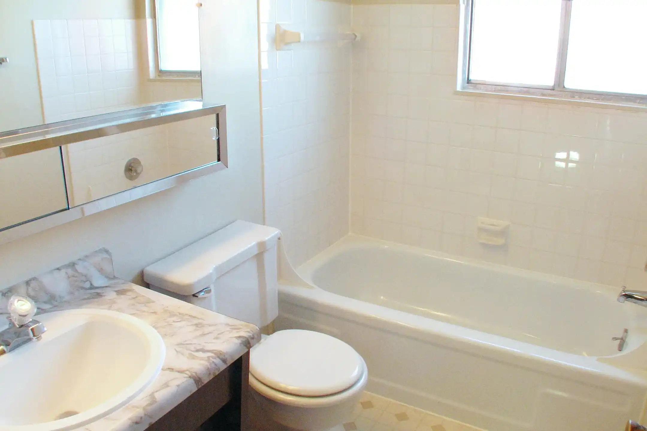 College Park Apartments - 180 College Park Dr - Elyria, OH | Rent.