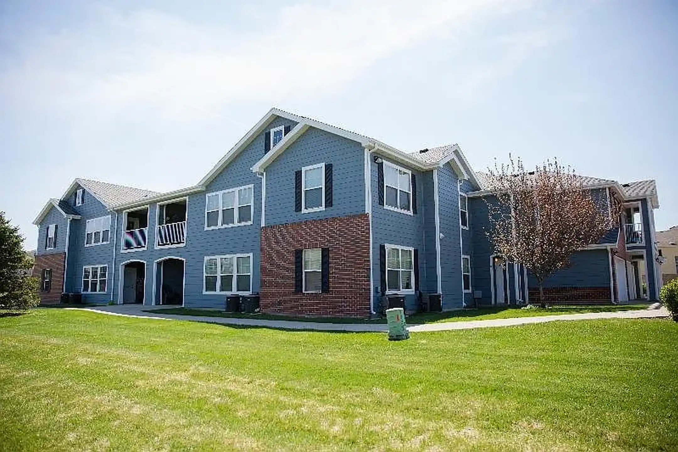 Grant Square Apartments - 9404 W Karmya Cir - Sioux Falls, SD | Rent.
