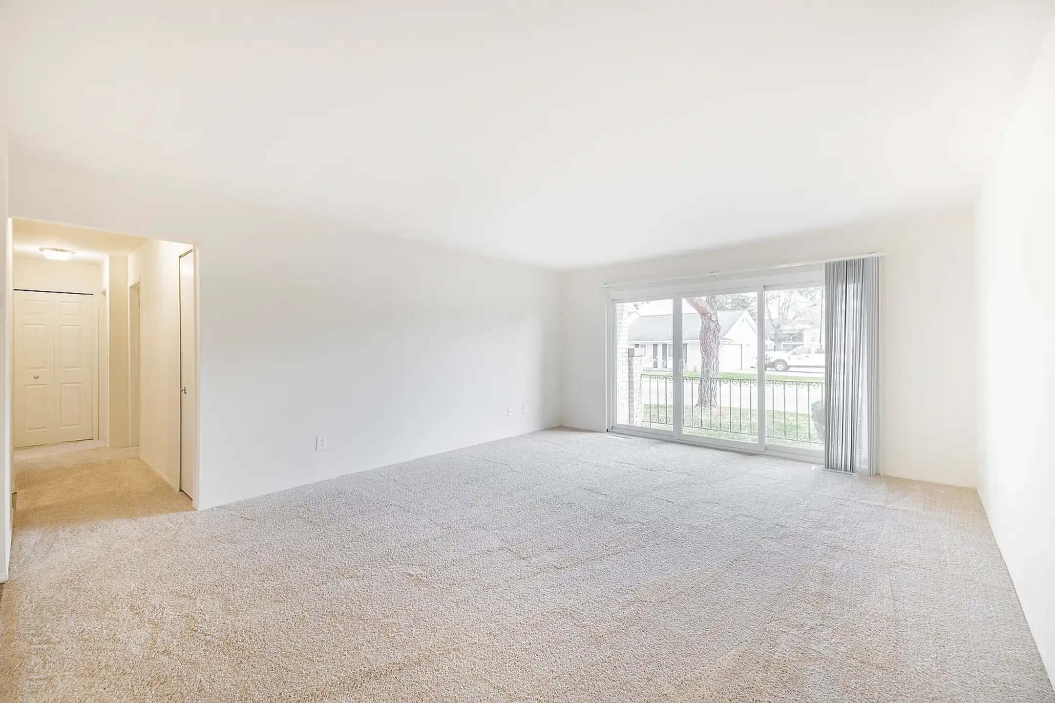 Coach House Apartments - 23600 Lamplighter Dr - Southfield, MI | Rent.
