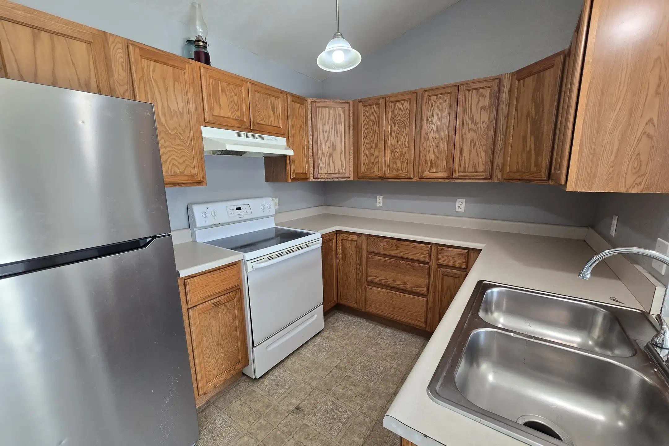611 Johnson St unit # 10 - Waterloo, IA | Rent.