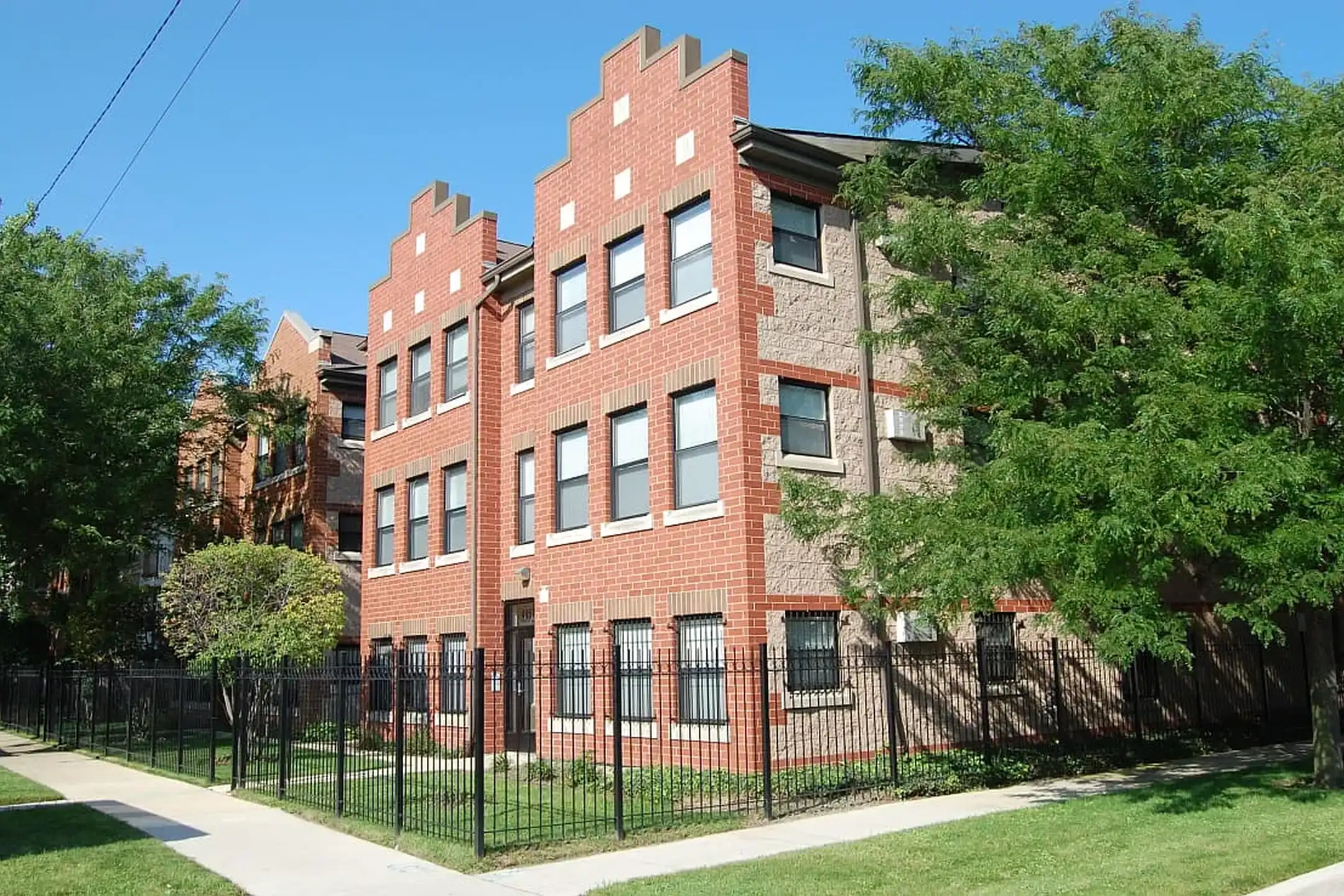 Willard Square Apartments - 4907 S Saint Lawrence Ave - Chicago, IL | Rent.