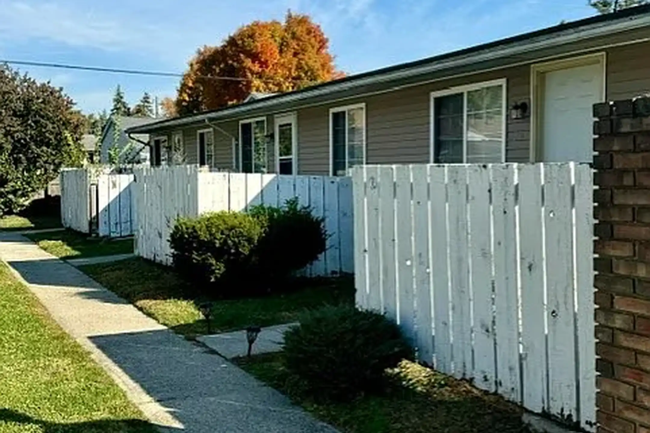 Pinewood - 32 Pinewood Ct - Bucyrus, OH | Rent.