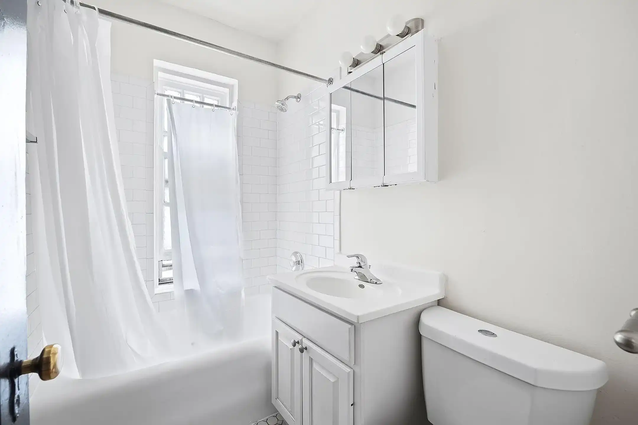 4423 North Sheridan Road - 4423 N Sheridan Rd - Chicago, IL | Rent.