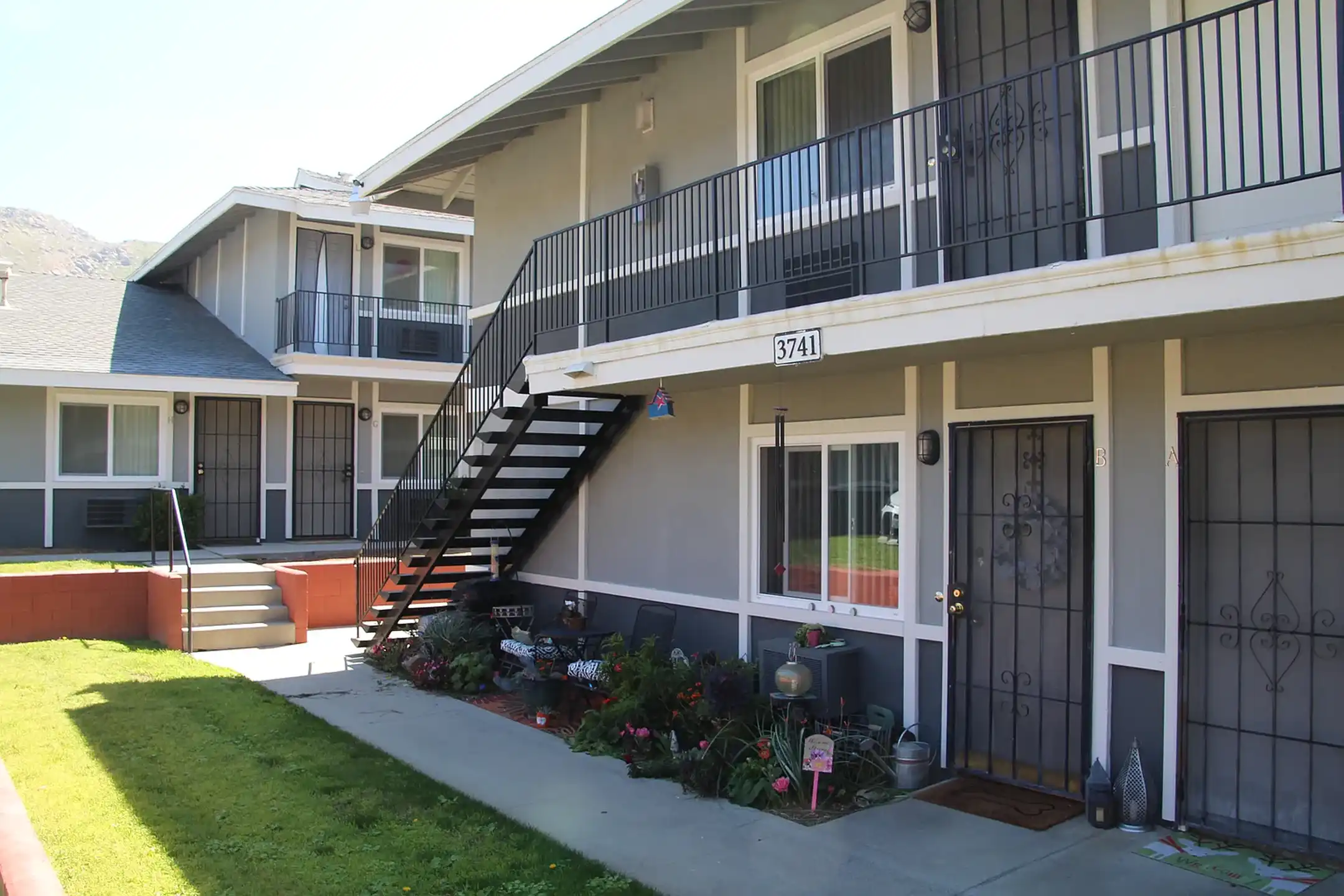 University Village Apartments - 257 W Big Springs Rd - Riverside, CA ...