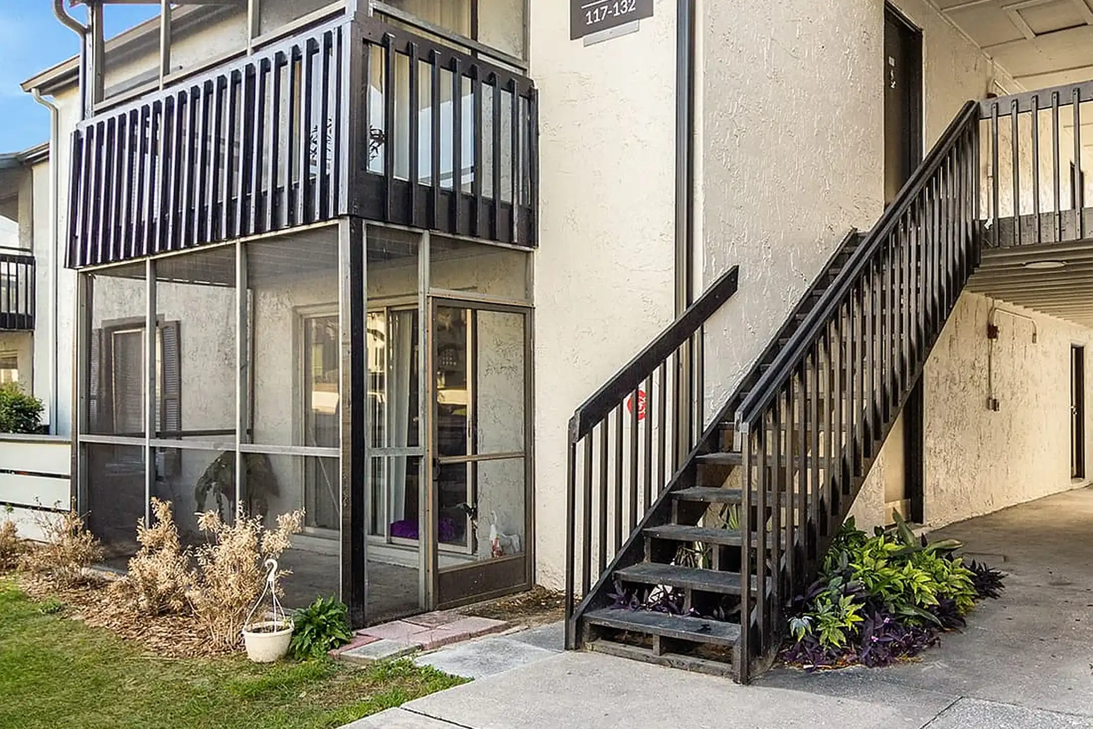 The Oaks on Monument - 401 Monument Rd - Jacksonville, FL | Rent.