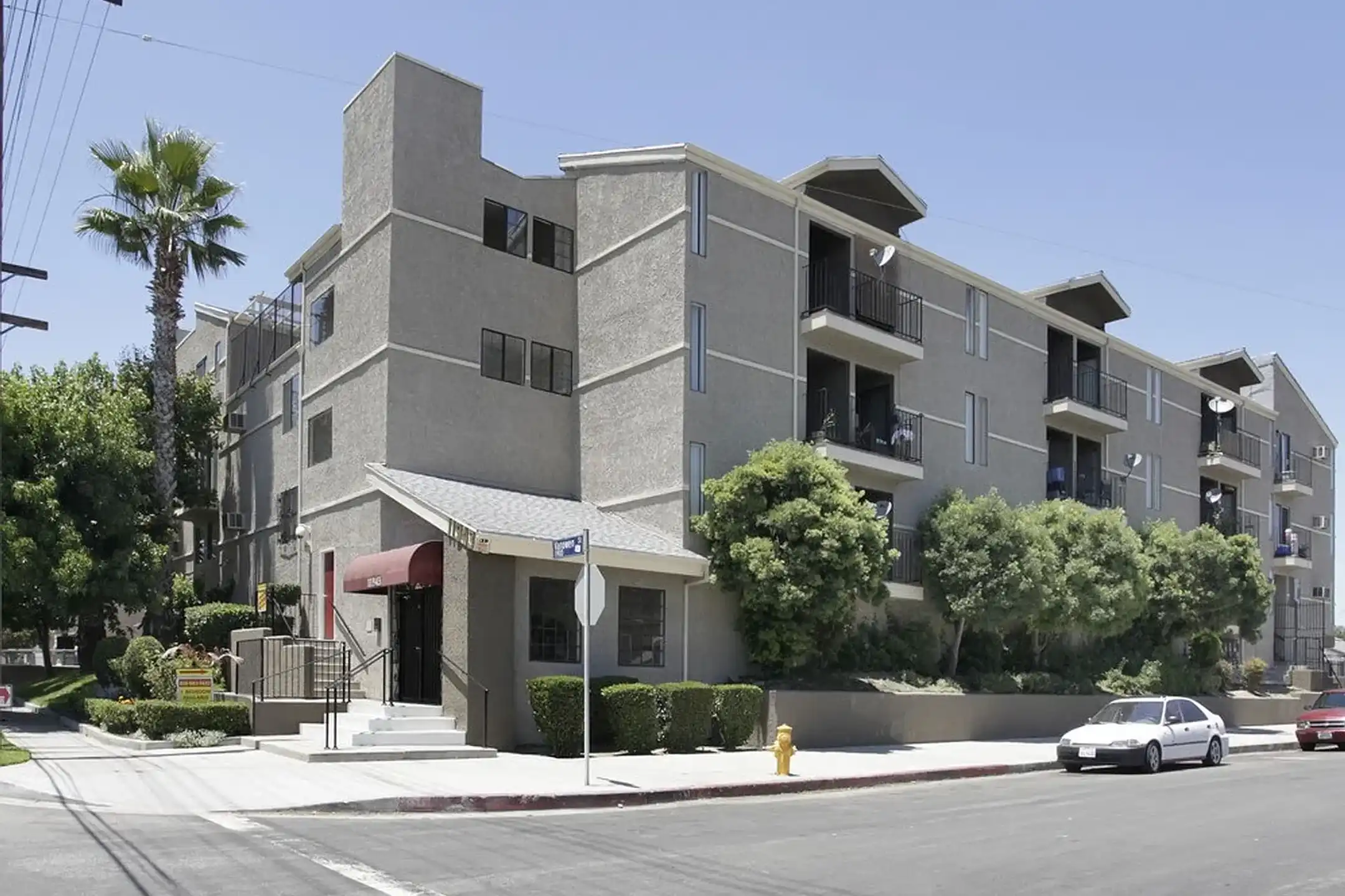 Vanowen Square Apartments - 11943 Vanowen St - North Hollywood, CA | Rent.