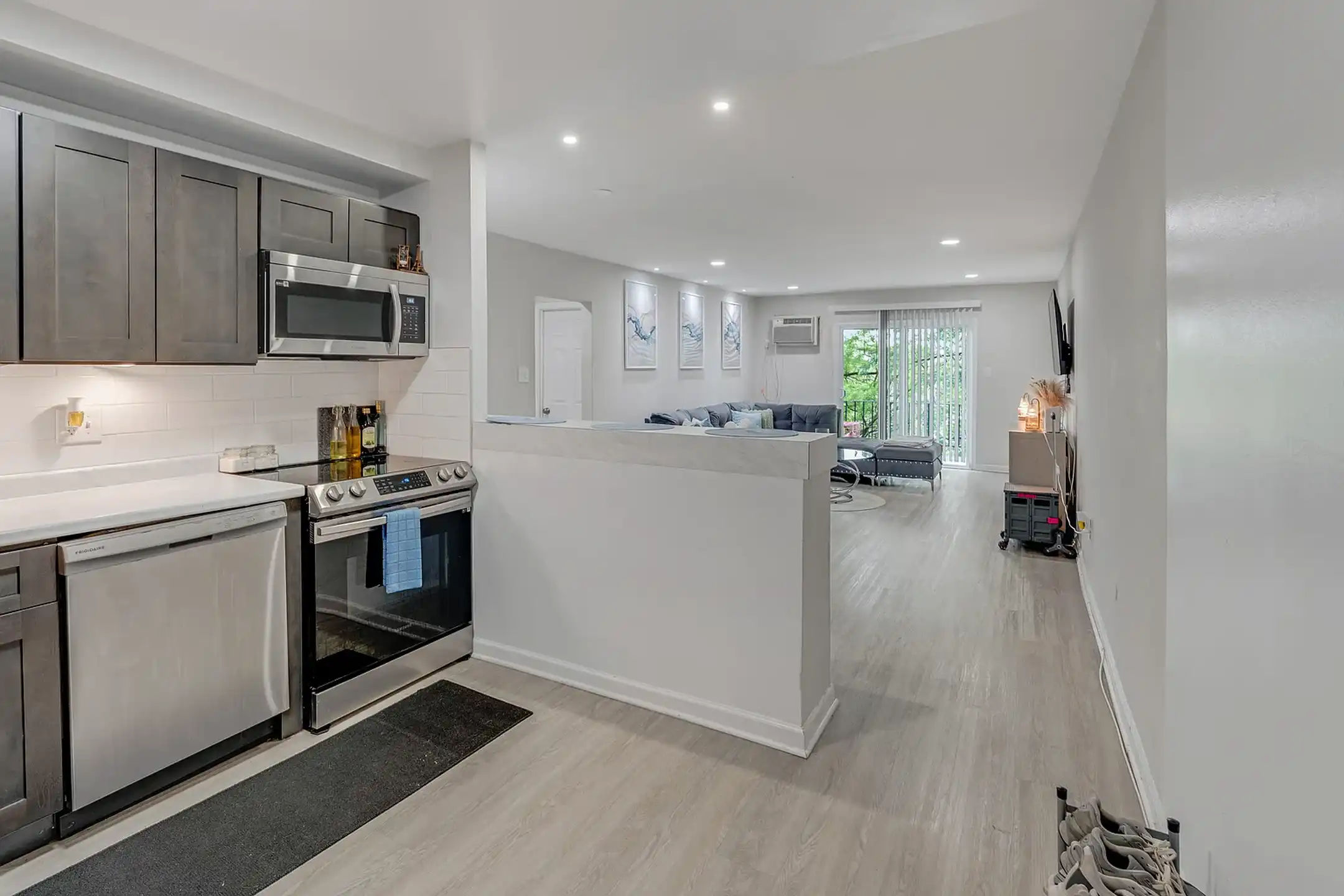 Llanerch Place - 3200 W Township Line Rd - Drexel Hill, PA | Rent.