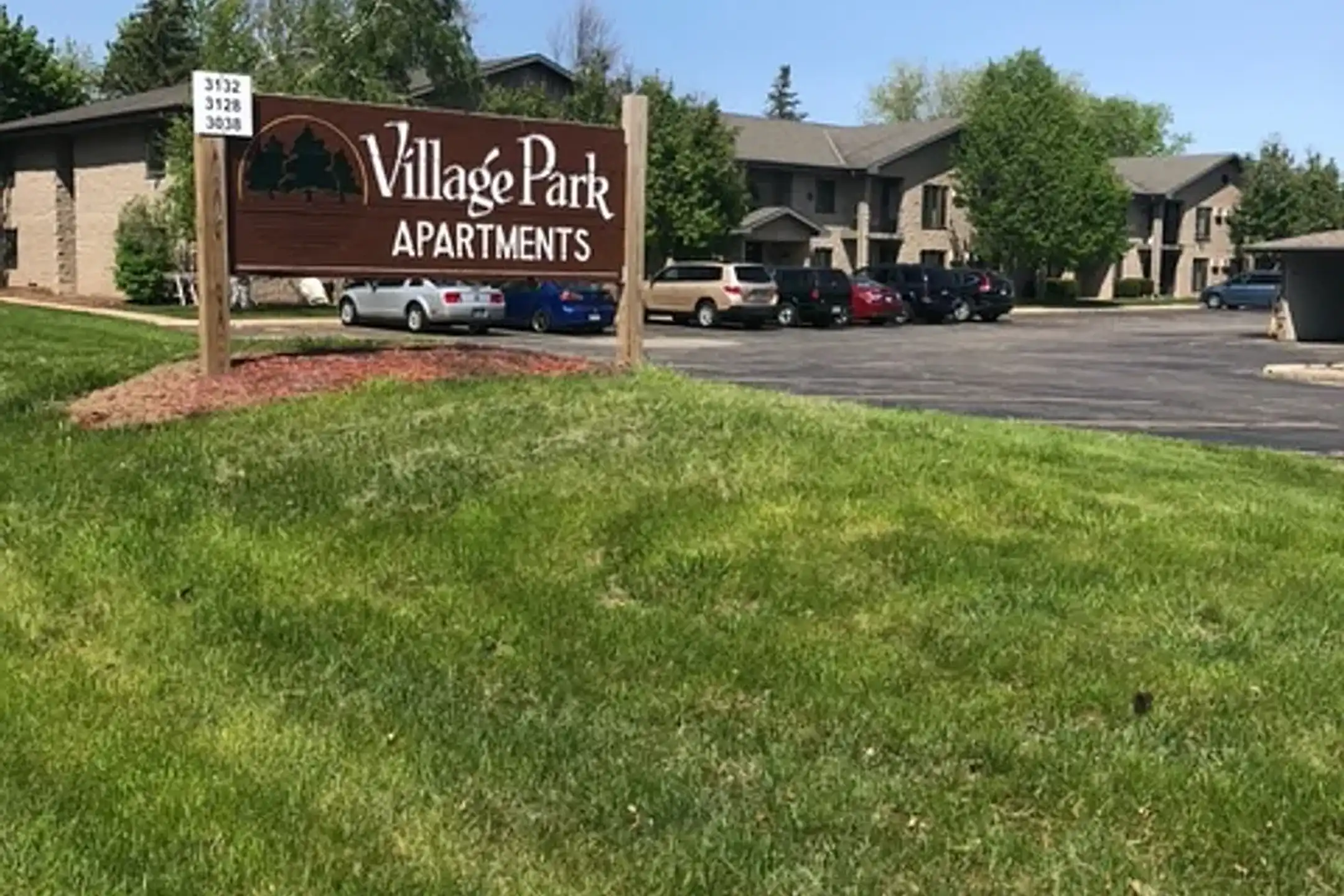Village Park Apartments-Appleton - 3128-3132 N Ballard Rd - Appleton ...