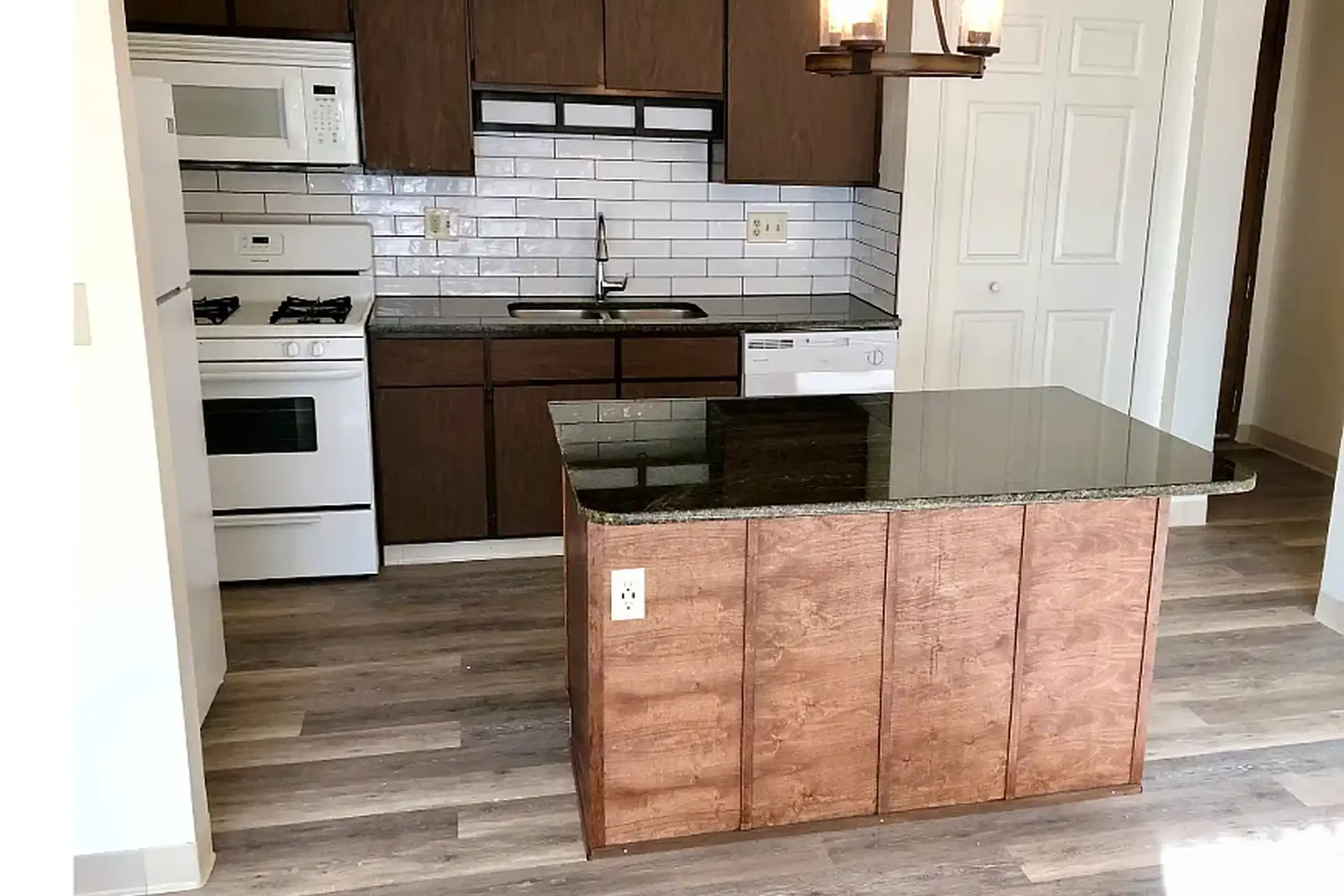 Highland Square - 733 W Market St - Akron, OH | Rent.