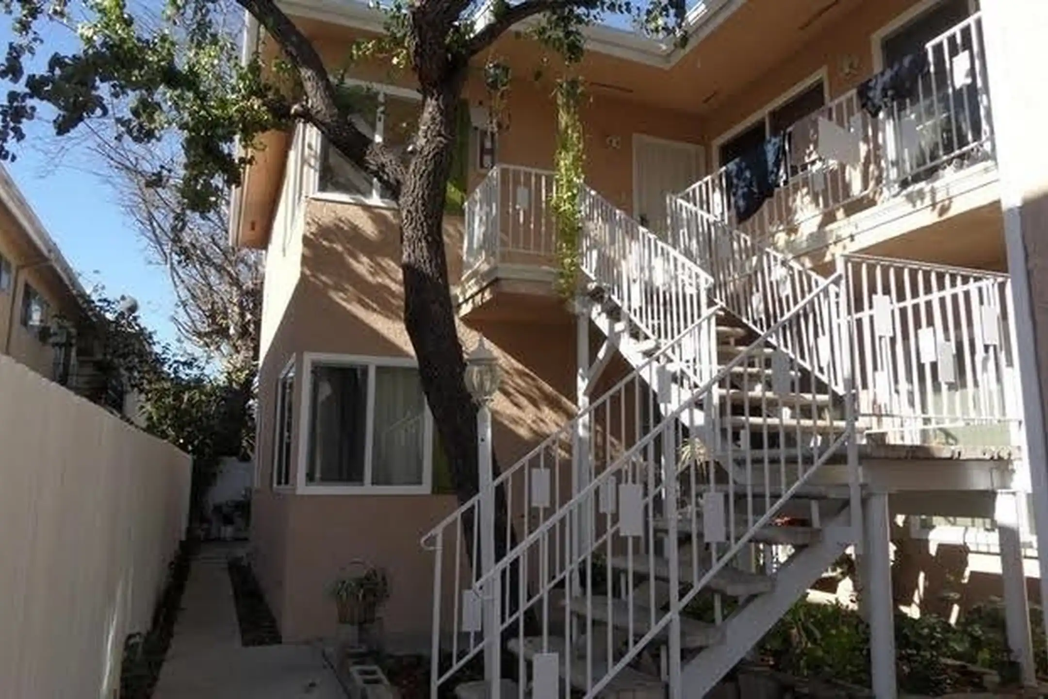 6271 Kester Ave unit 01 - Los Angeles, CA | Rent.
