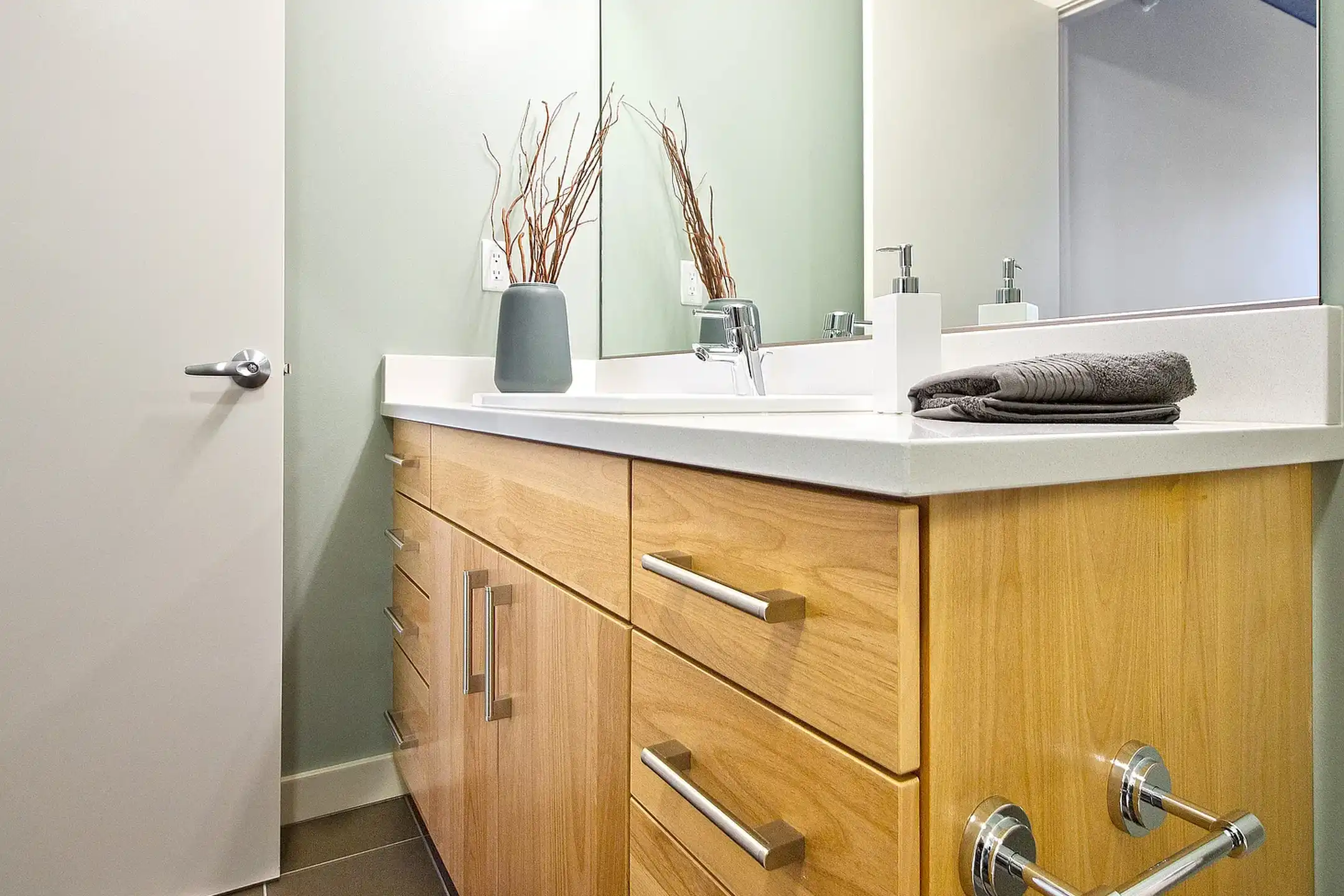 Stadium Place - 521 Stadium Pl S - Seattle, WA | Rent.