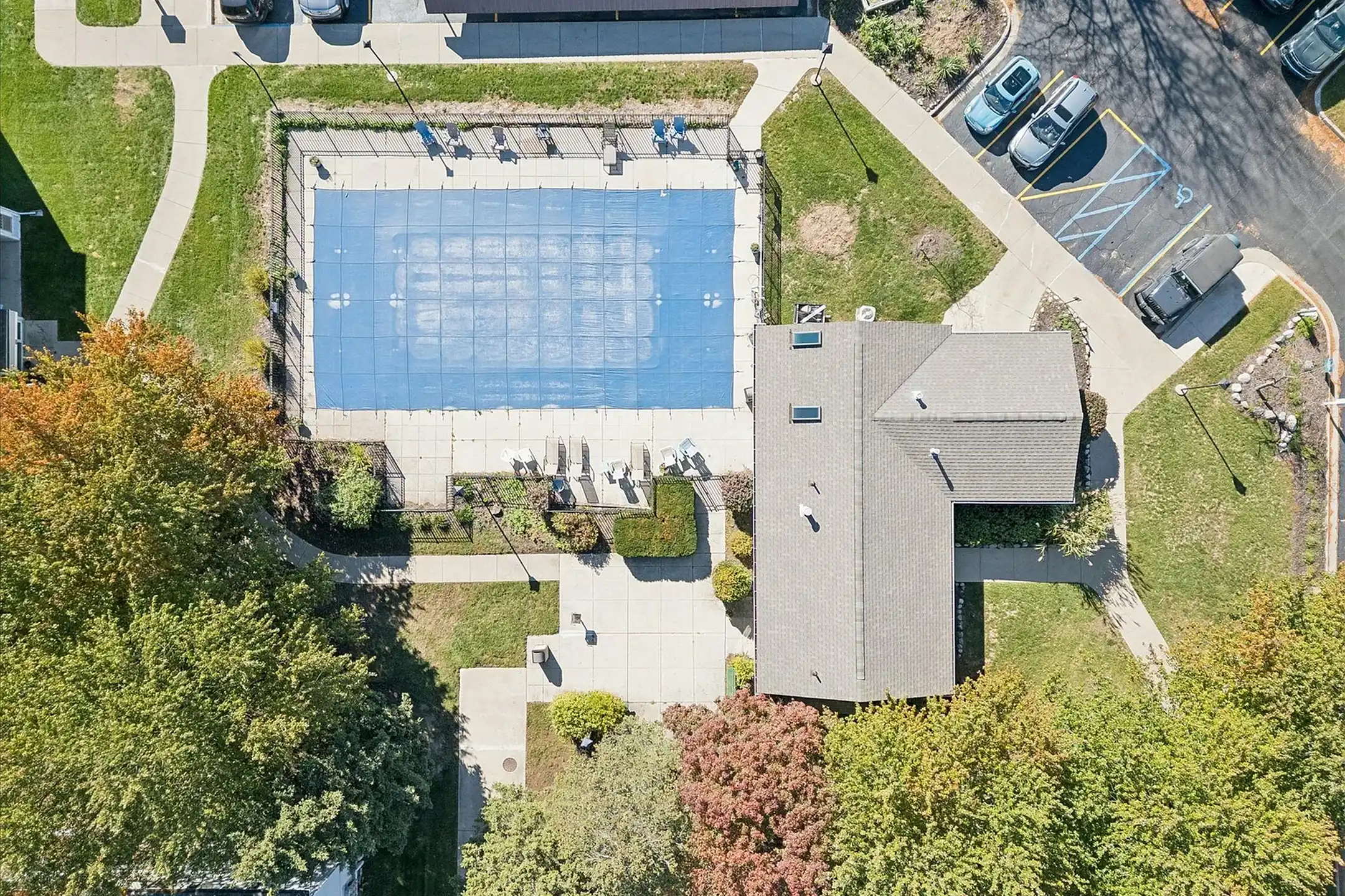 Parchment Point Townhomes - 450 Haymac Dr - Parchment, MI | Rent.