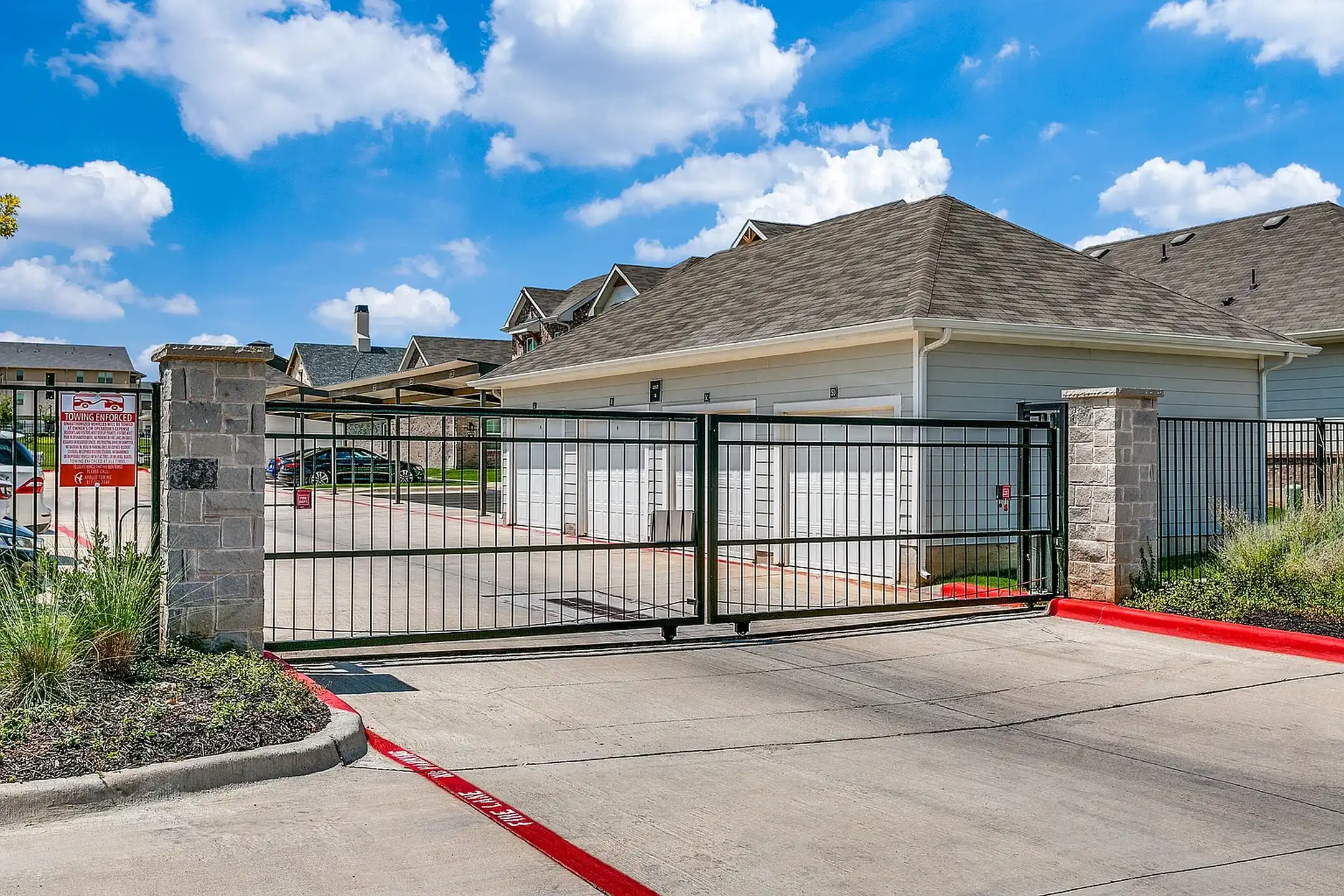 Cottages at Summer Creek - 5401 Barlean Rnch - Fort Worth, TX | Rent.