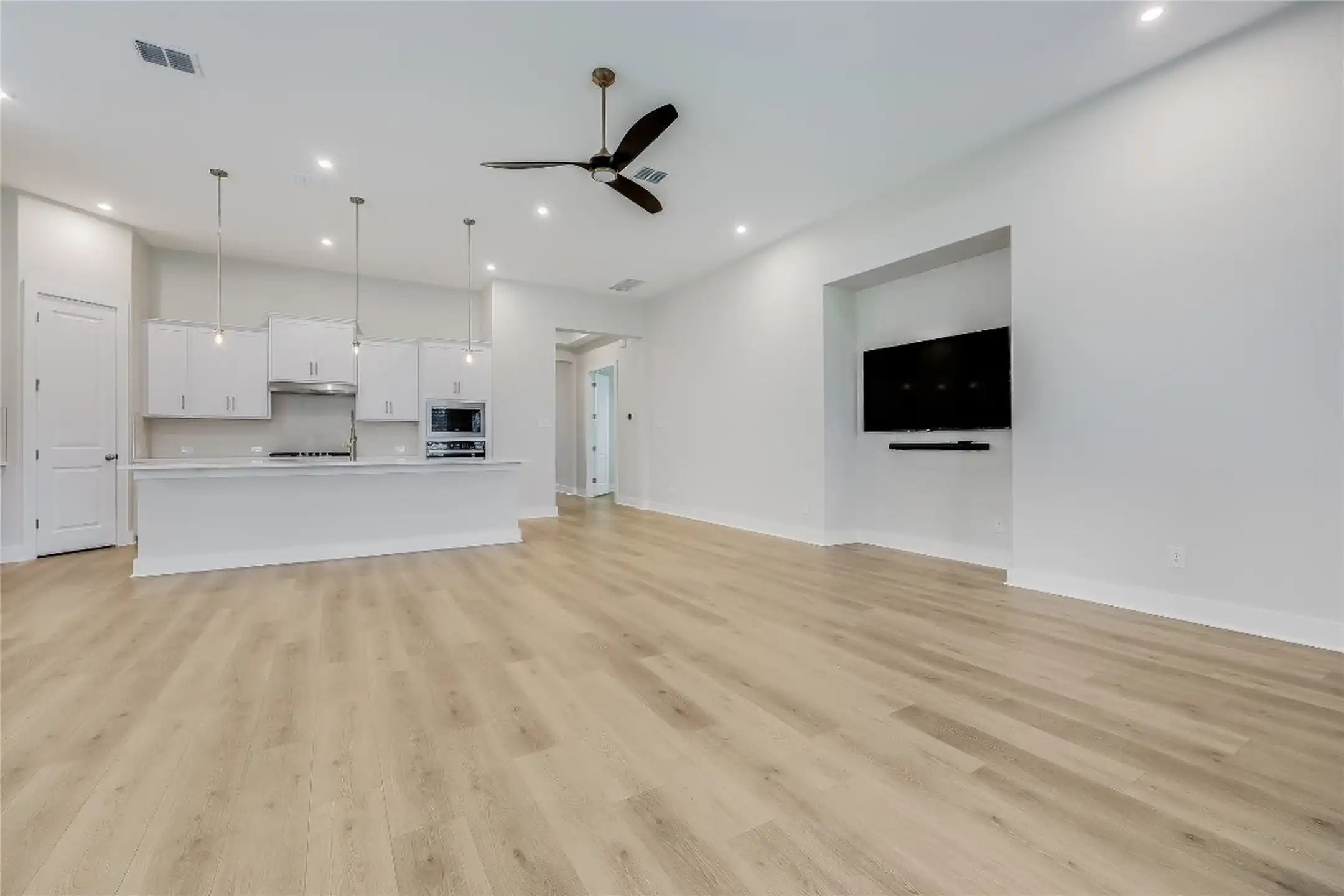 8000 Sunrise Ravine Pass unit 8000 - Lago Vista, TX | Rent.