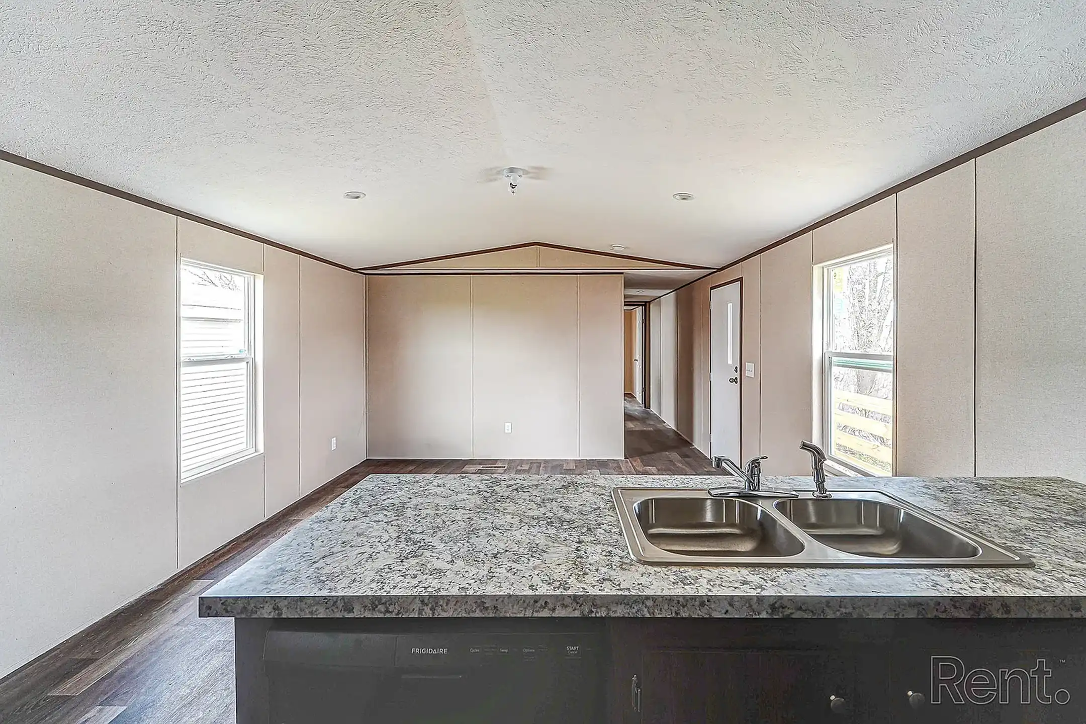 Aztec MHC - 3902 Bluff Rd - Fort Madison, IA | Rent.