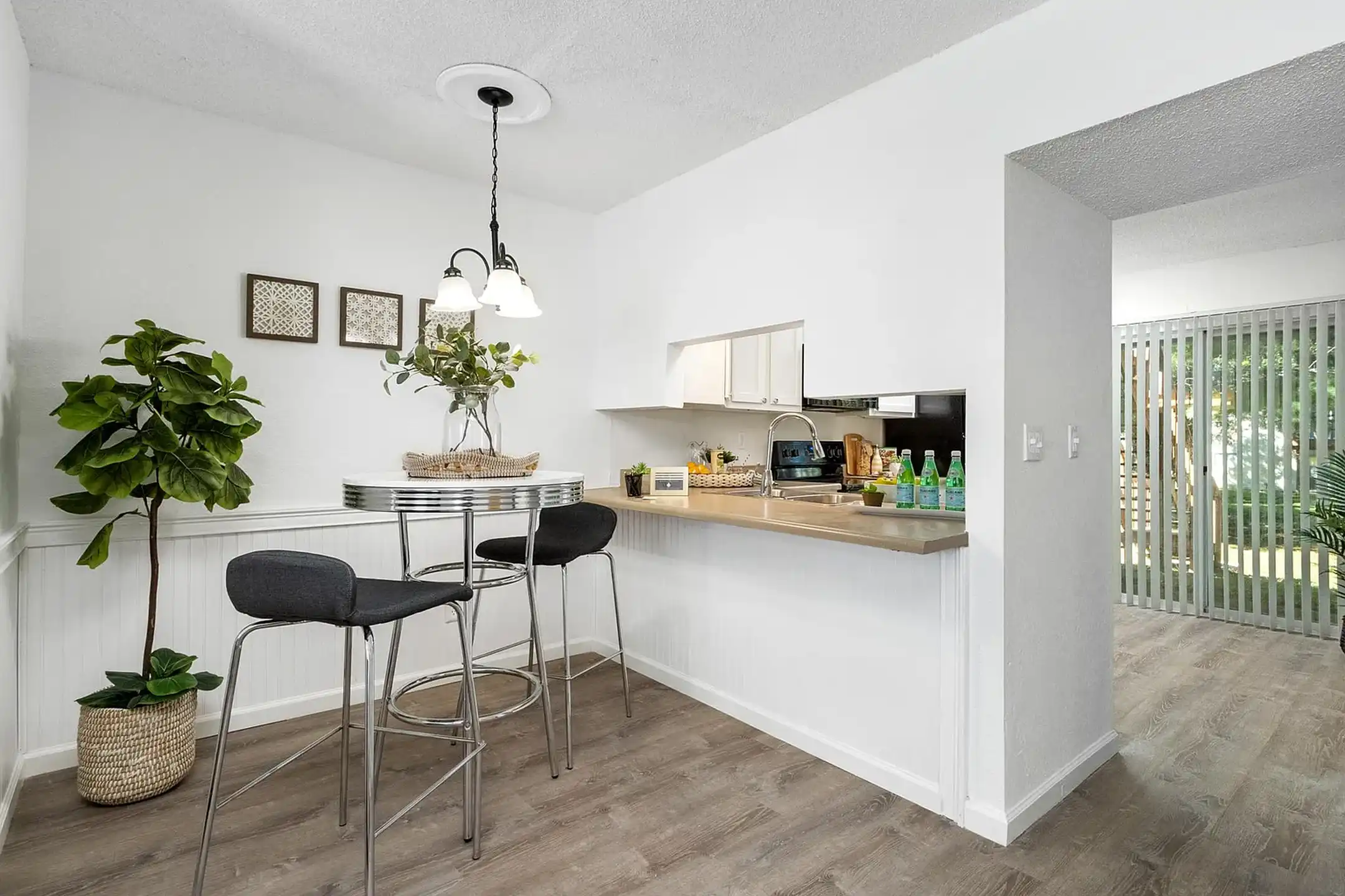 Surrey Court Apartments - 1232 Surrey Ct - Godfrey, IL | Rent.