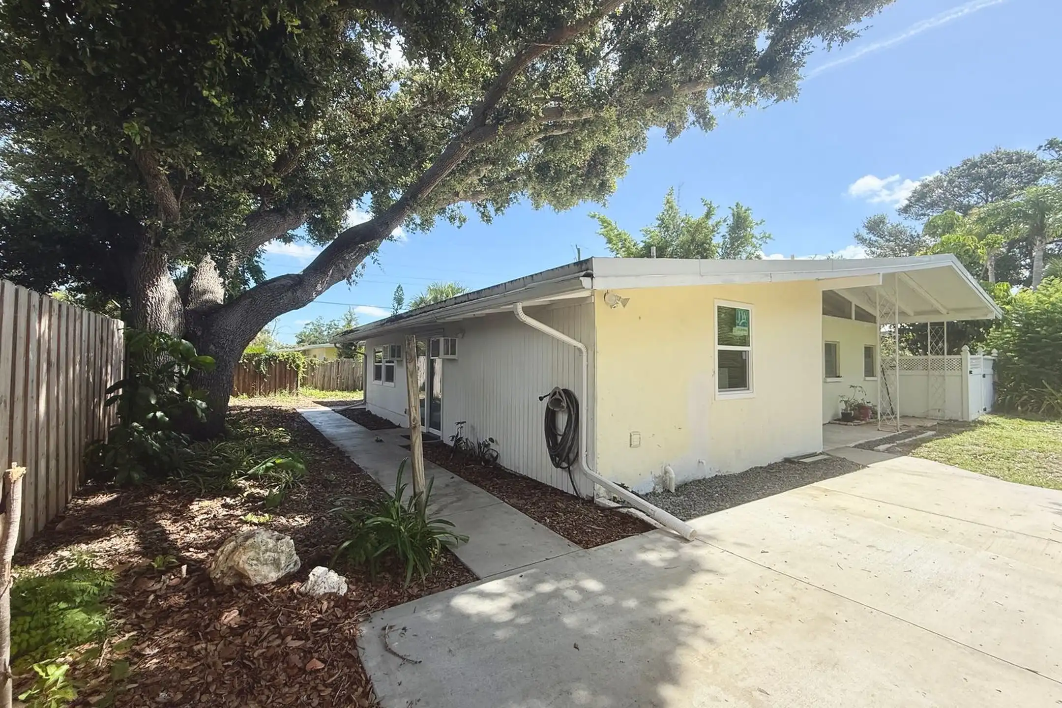 2969 Wood St unit B - Sarasota, FL | Rent.