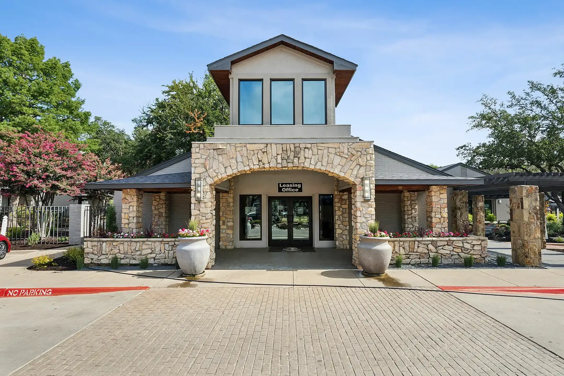 The Monte - 4909 Haverwood Ln - Dallas, TX | Rent.