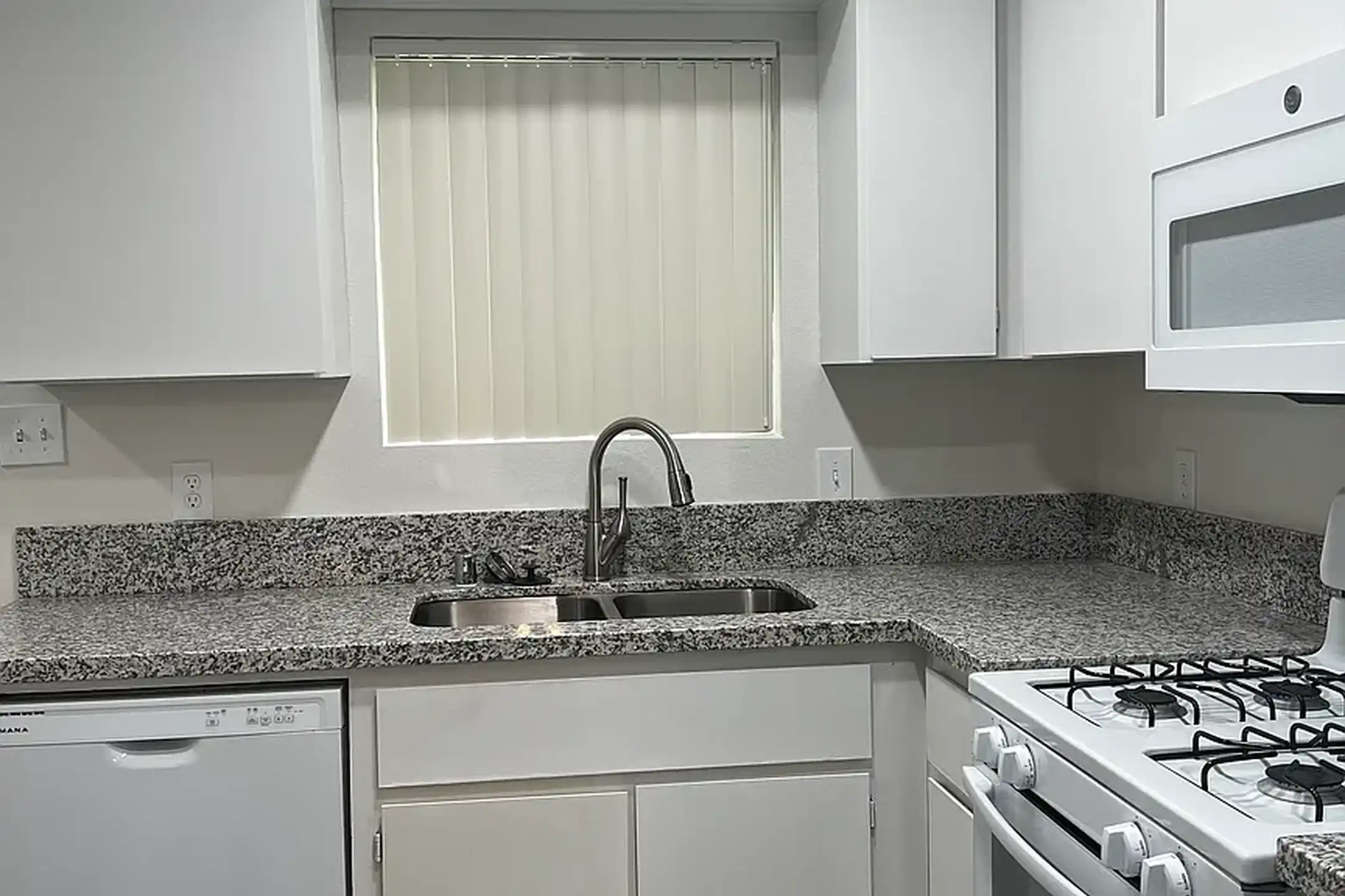 Palm Gates Apartments - 4290 W San Jose Ave - Fresno, CA | Rent.
