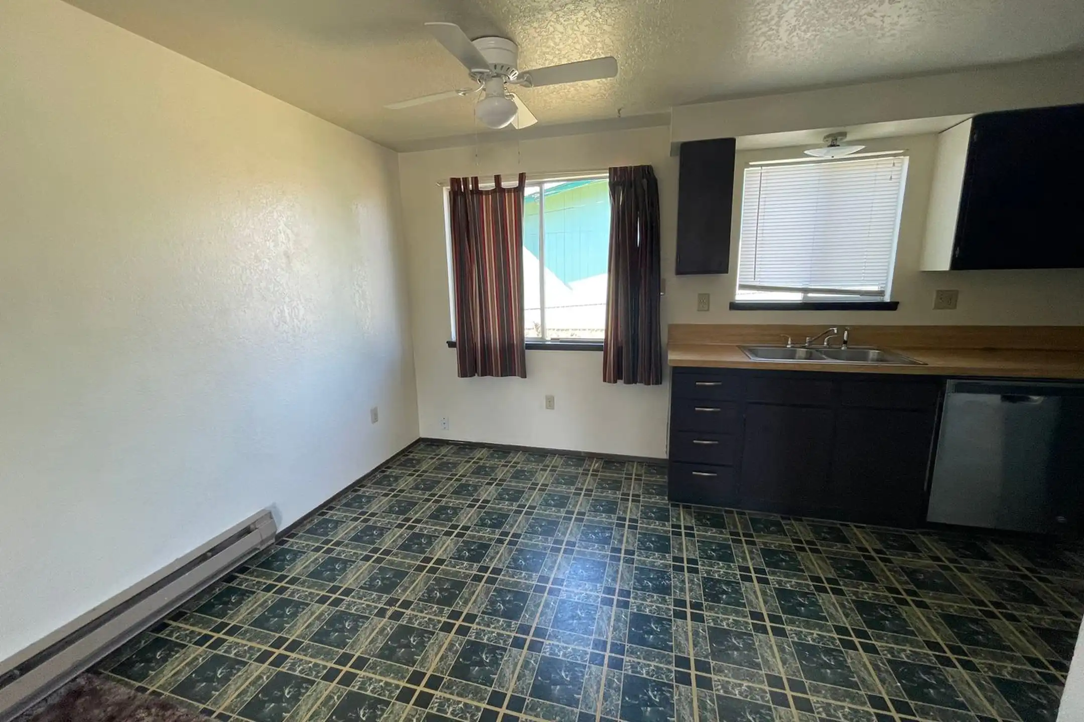 51 SE Grape Ave unit 2 - Winston, OR | Rent.