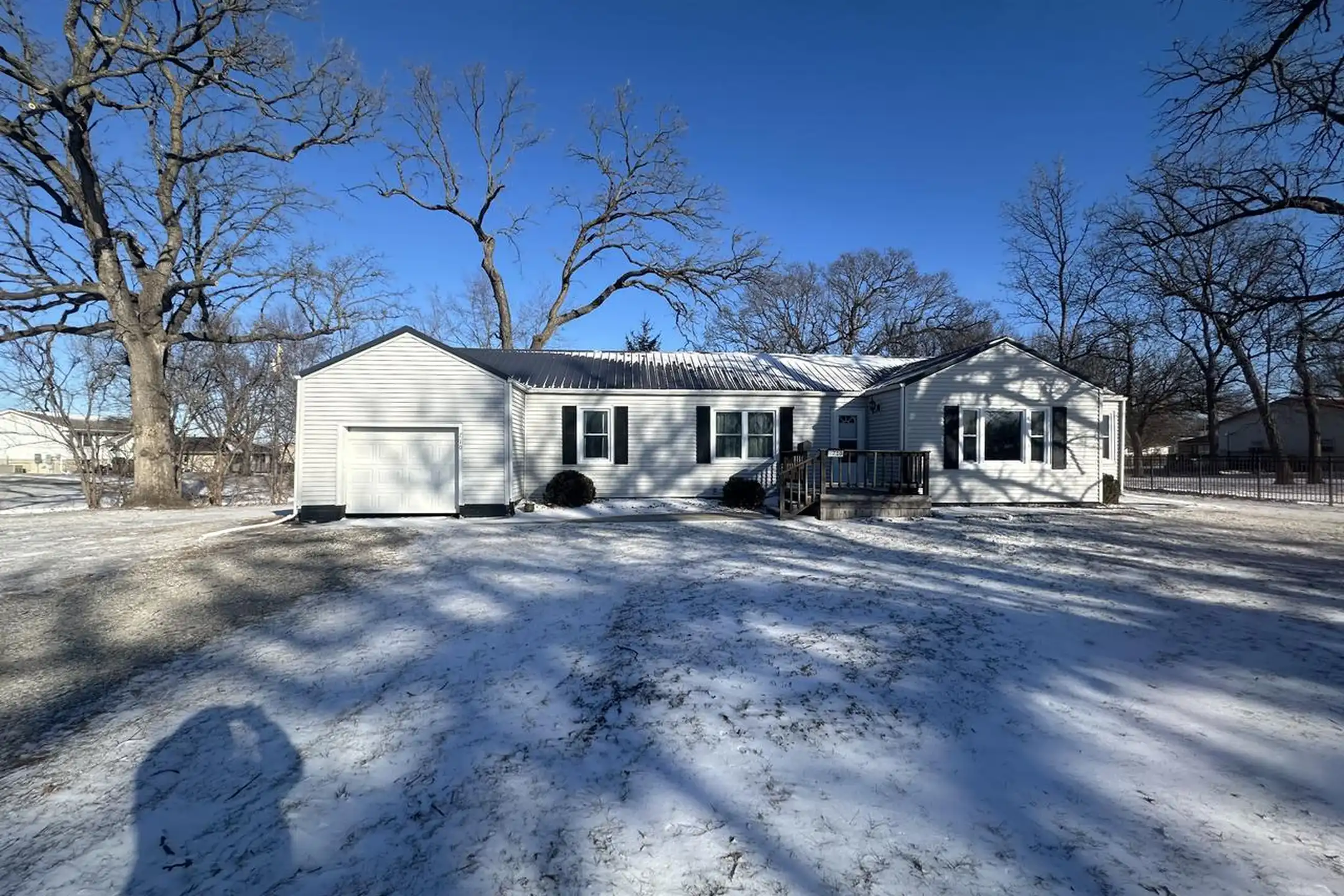 710 Oak St - Sigourney, IA | Rent.