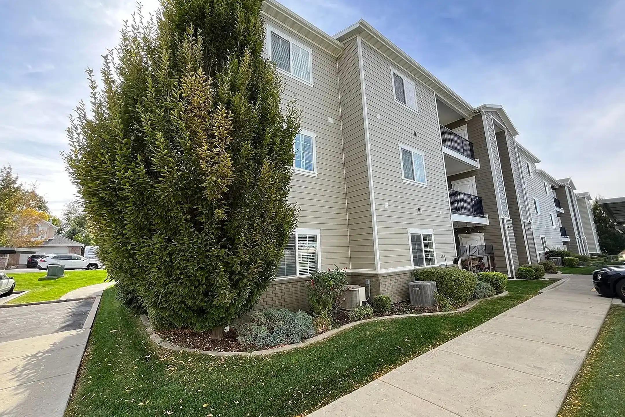 Creekside Oaks Apartments - 1347 E Rosewood Ln - Layton, UT | Rent.