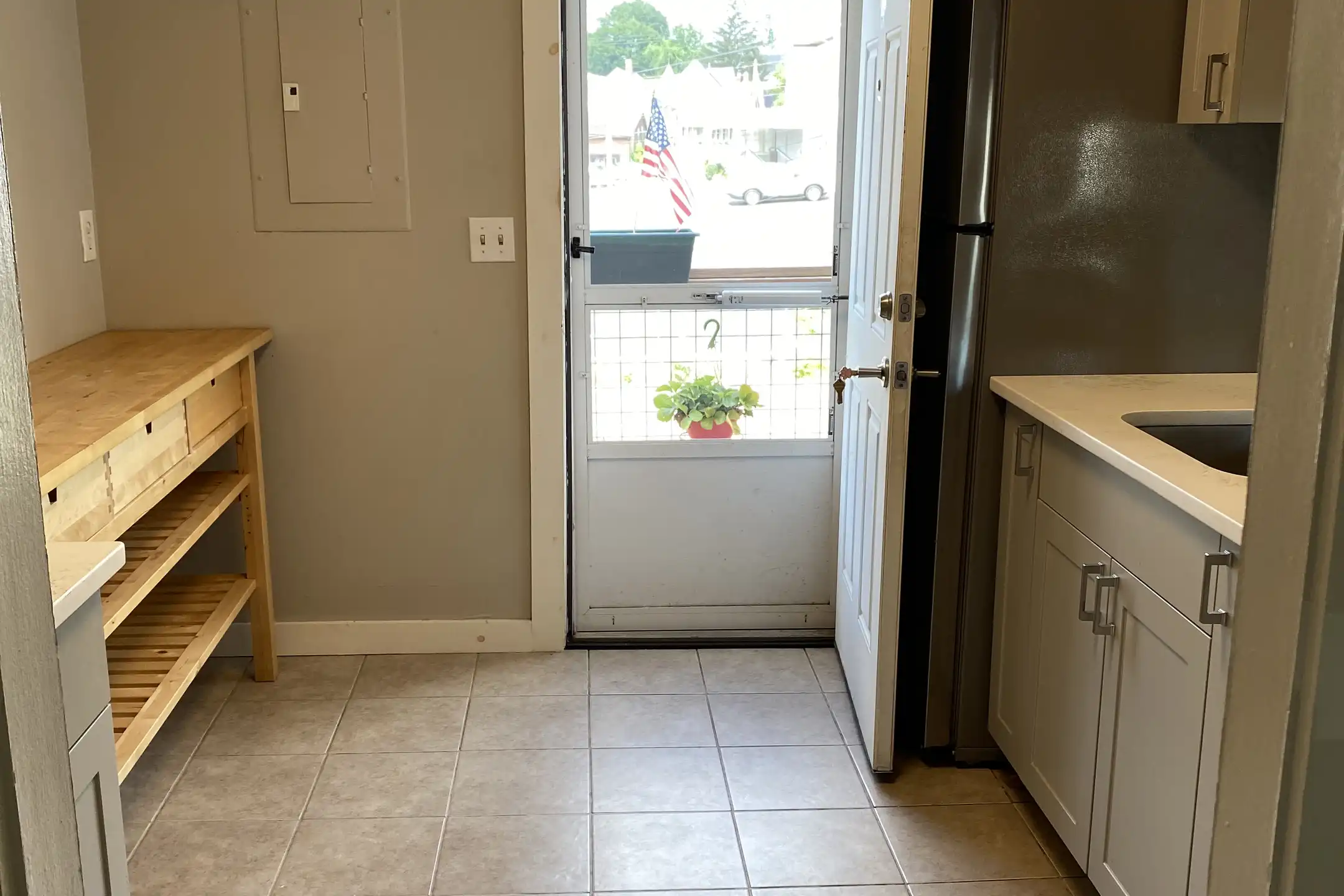 109 Hanover St unit 2nd FL Rear - Meriden, CT | Rent.