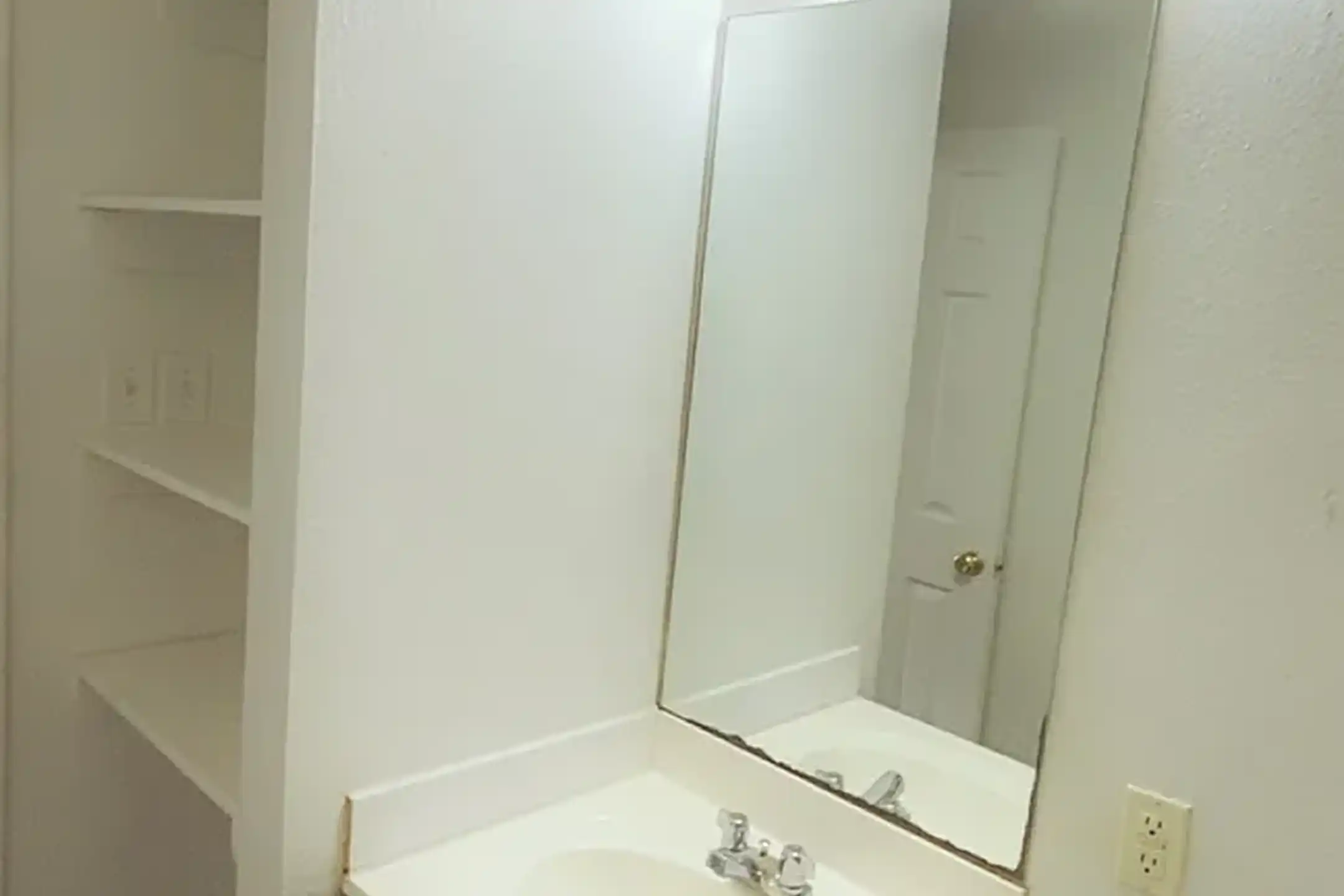 Parkway Place Apartments - 2115 Central Pkwy SW - Decatur, AL | Rent.