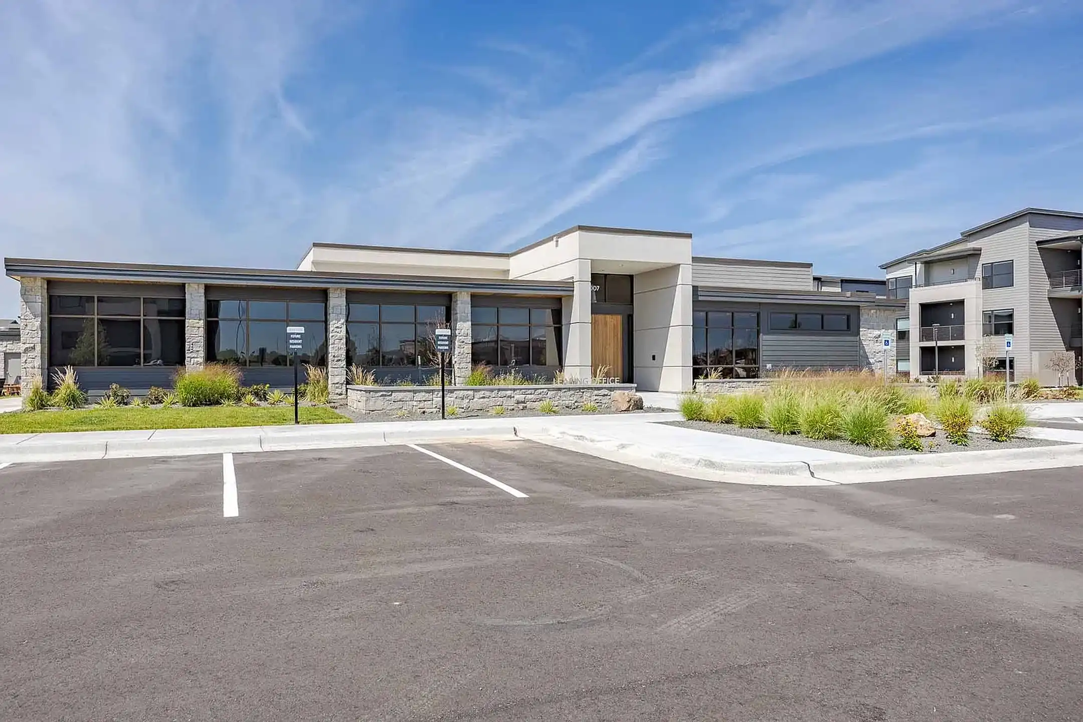 Ovation Apartments - 4007 N Ridge Rd - Wichita, KS | Rent.